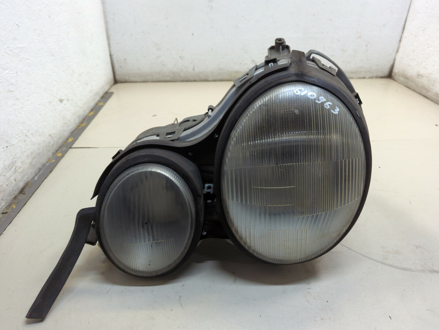 Фара (передняя) левая Mercedes E W210 Б/У