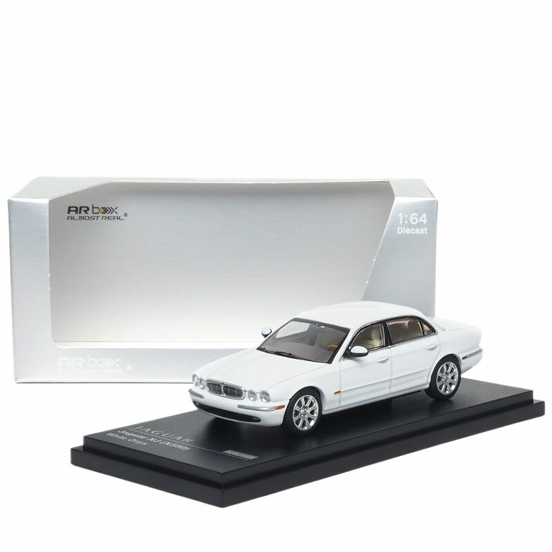 Машинка AR box 1:64 Ягуар XJ6 X350) белое Модель легкосплавного автомобиля