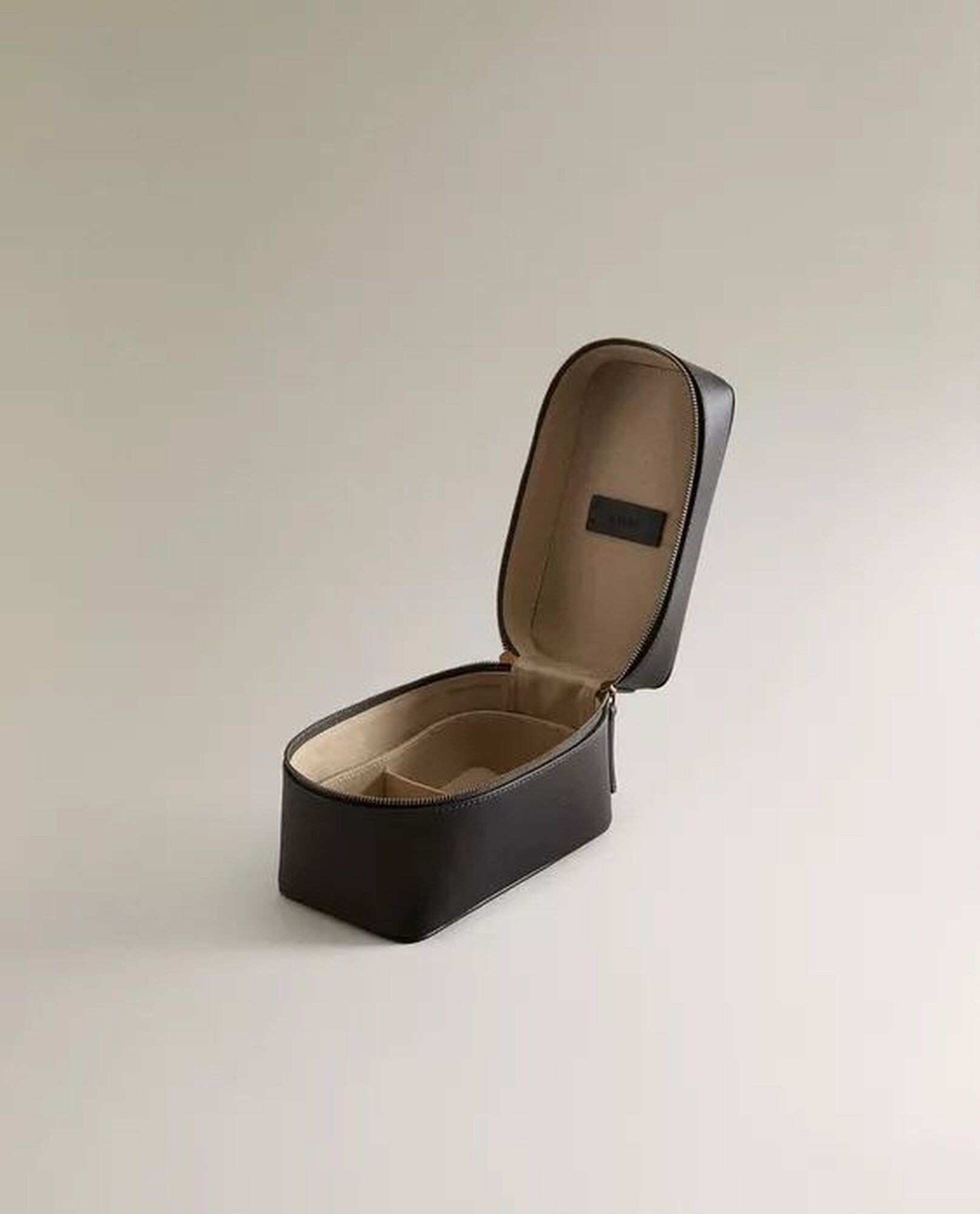 Шкатулка дорожная ZARA HOME 4955/600/116 - кожаная, со съемным лотком, 12.16 х 11.49 х 19.99 см, цвет темно-коричневый