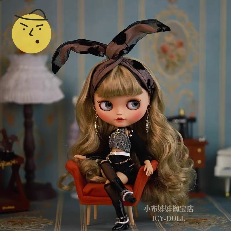 Коллекционная кукла, матовое лицо, сменный макияж, 19 шарниров (включает одежду и обувь).