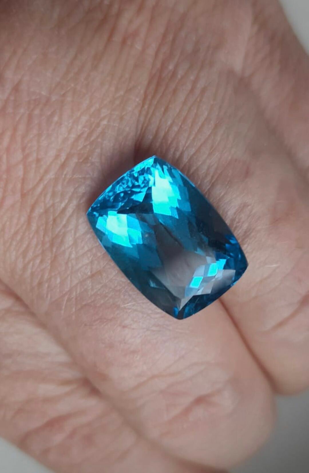 Природный голубой топаз. 17 ct.