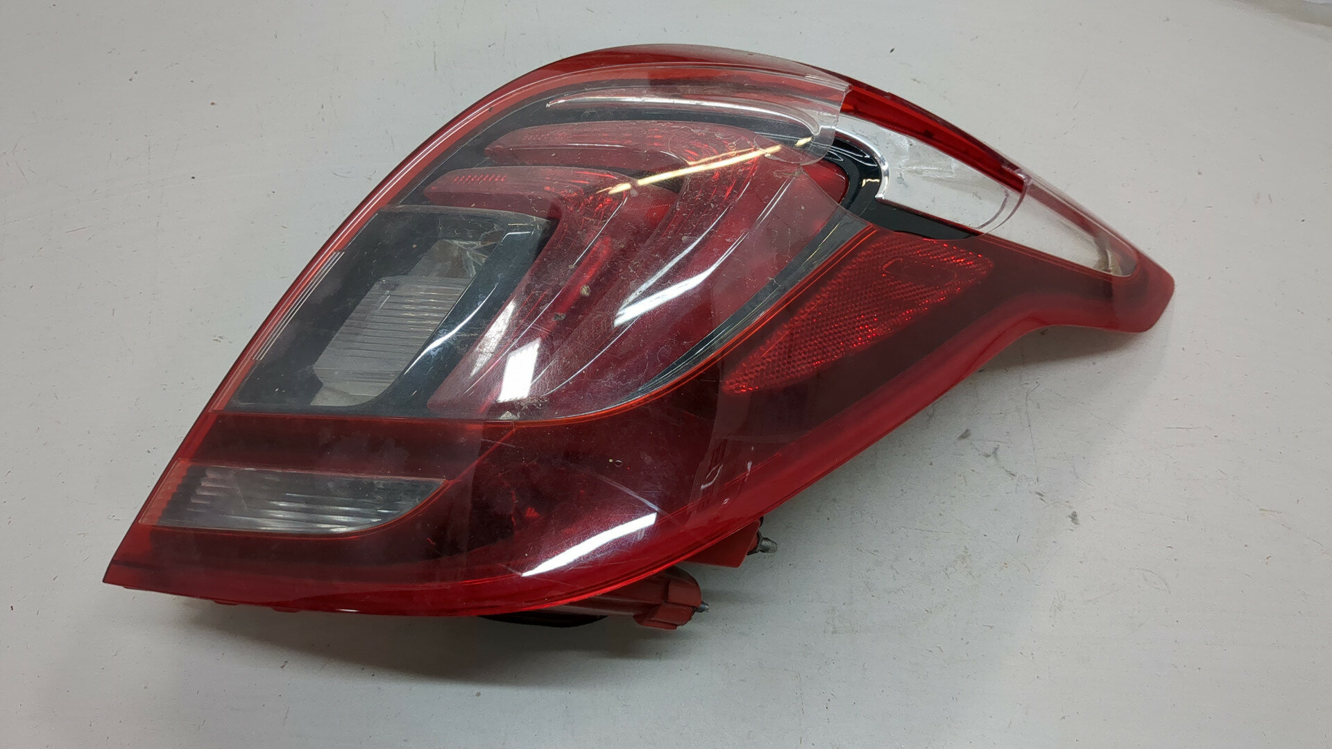 Фонарь (задний) правый Buick Encore Б/У