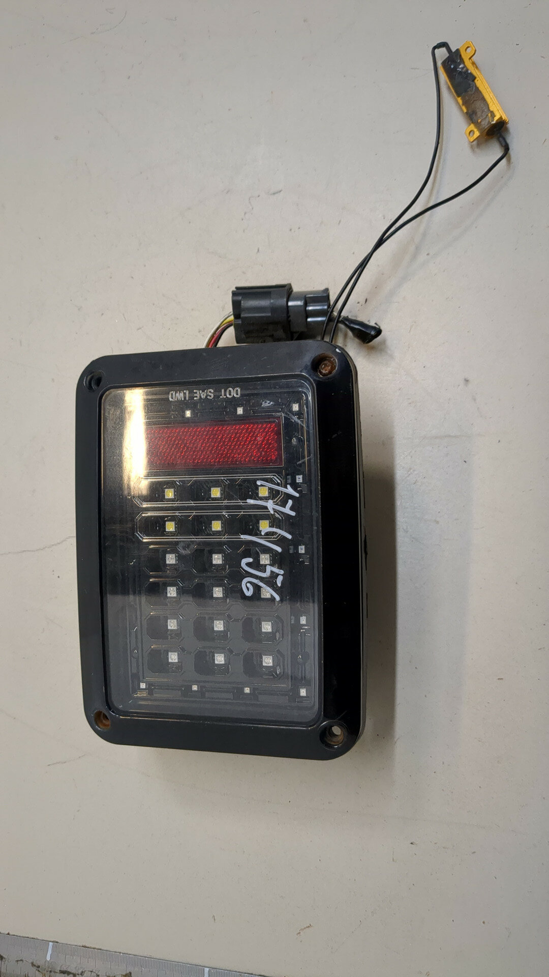 Фонарь (задний) правый Jeep Wrangler Б/У