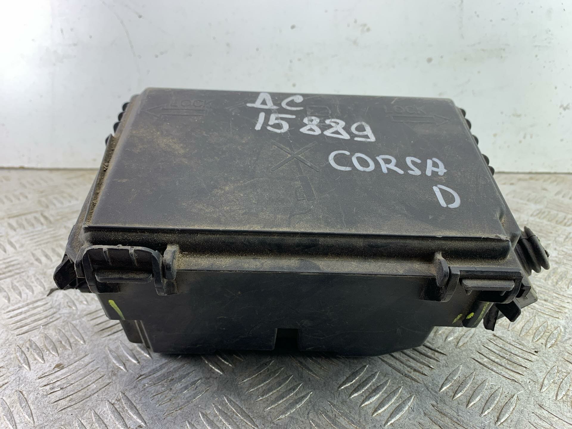 Блок реле и предохранителей Opel Corsa D 2-й рест. 2014