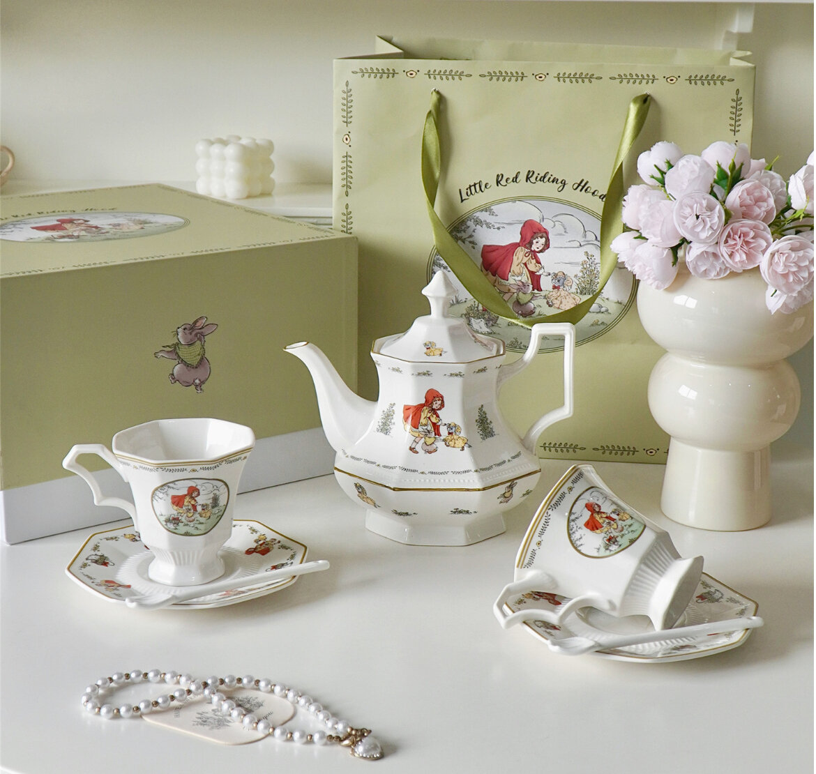 Чайный сервиз для детей "Красная шапочка"
