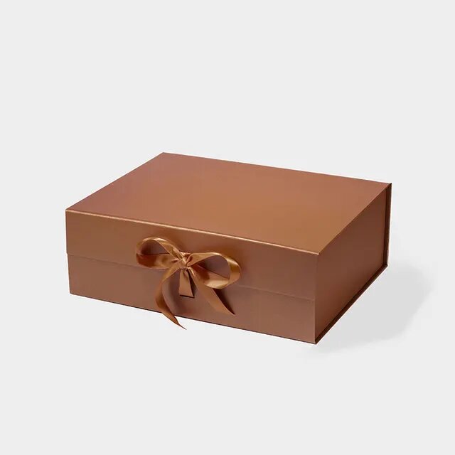 Geotobox 33 x 25,5 x 11,5 см | 31,4 x 24,5 x 11,1 см Популярная глубокая черно-белая подарочная коробка формата A4 с магнитной застежкой