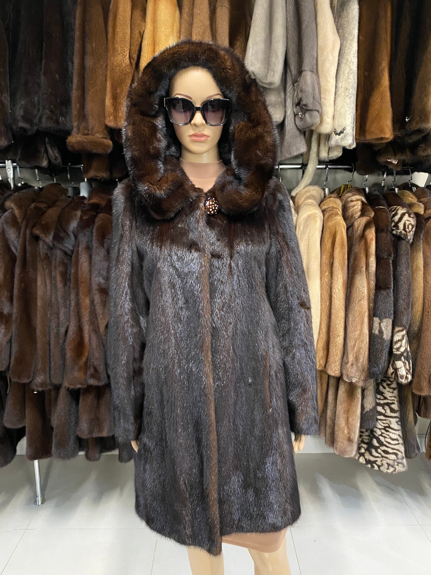 Шуба. Махагон. Классика. Норка 44-46 р.