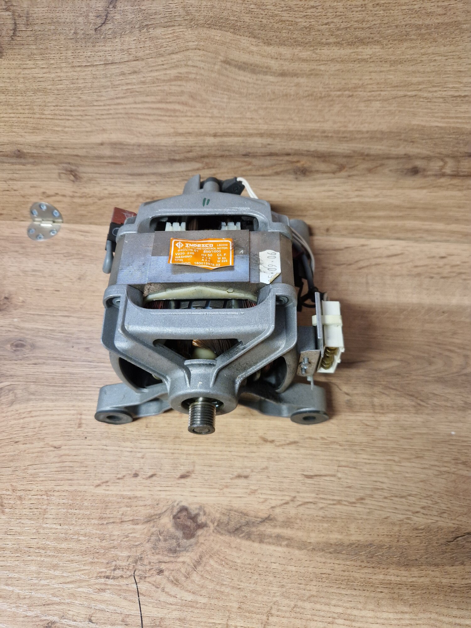 Двигатель для стиральной машины Ariston AVSD107,б/у