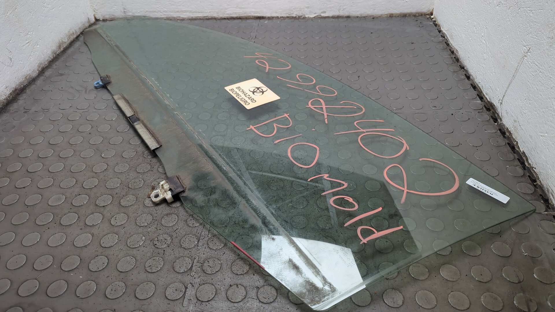 Стекло боковой двери левое переднее Scion tC Б/У