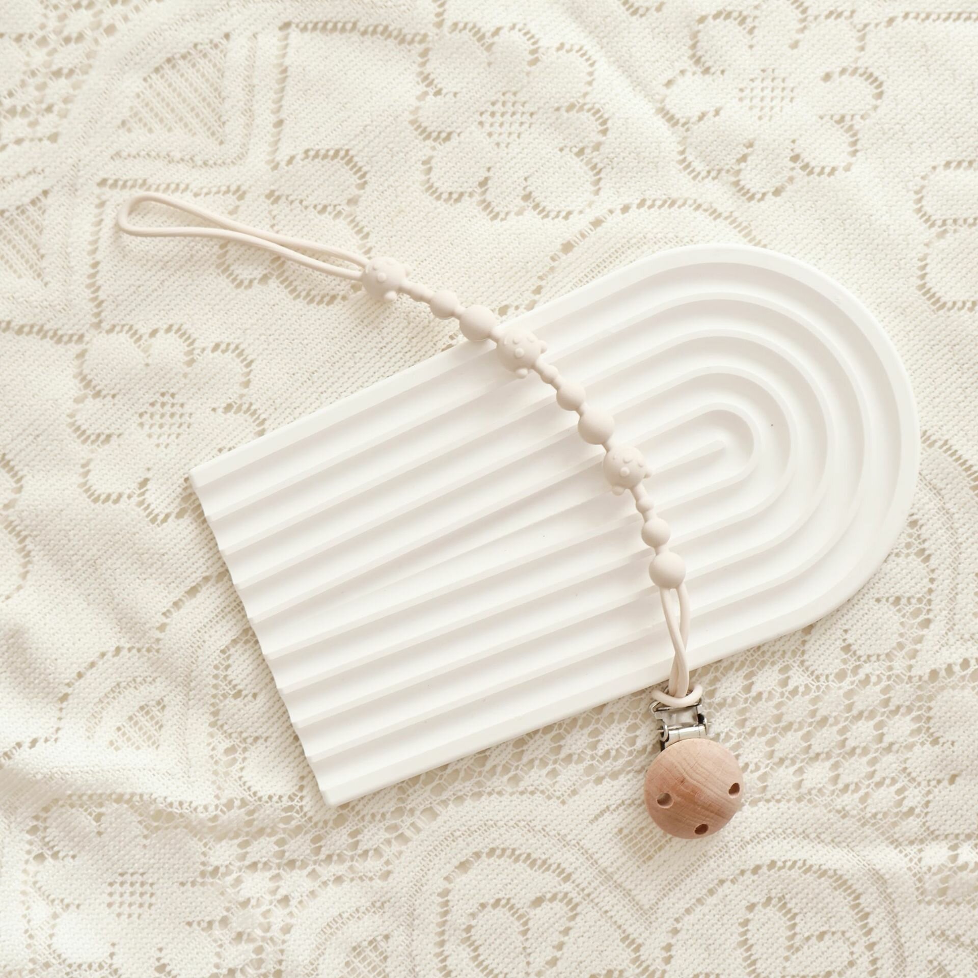 Держатель для соски - прорезыватель для зубов 2 в 1. Цвет белый