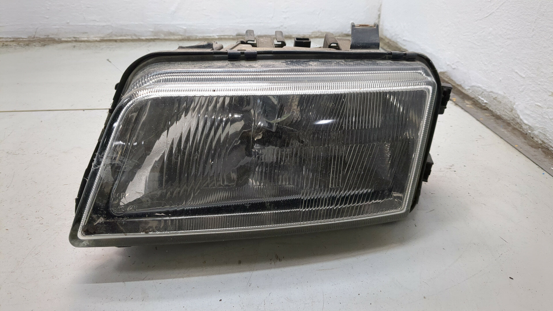 Фара (передняя) левая Audi A4 (B5) Б/У