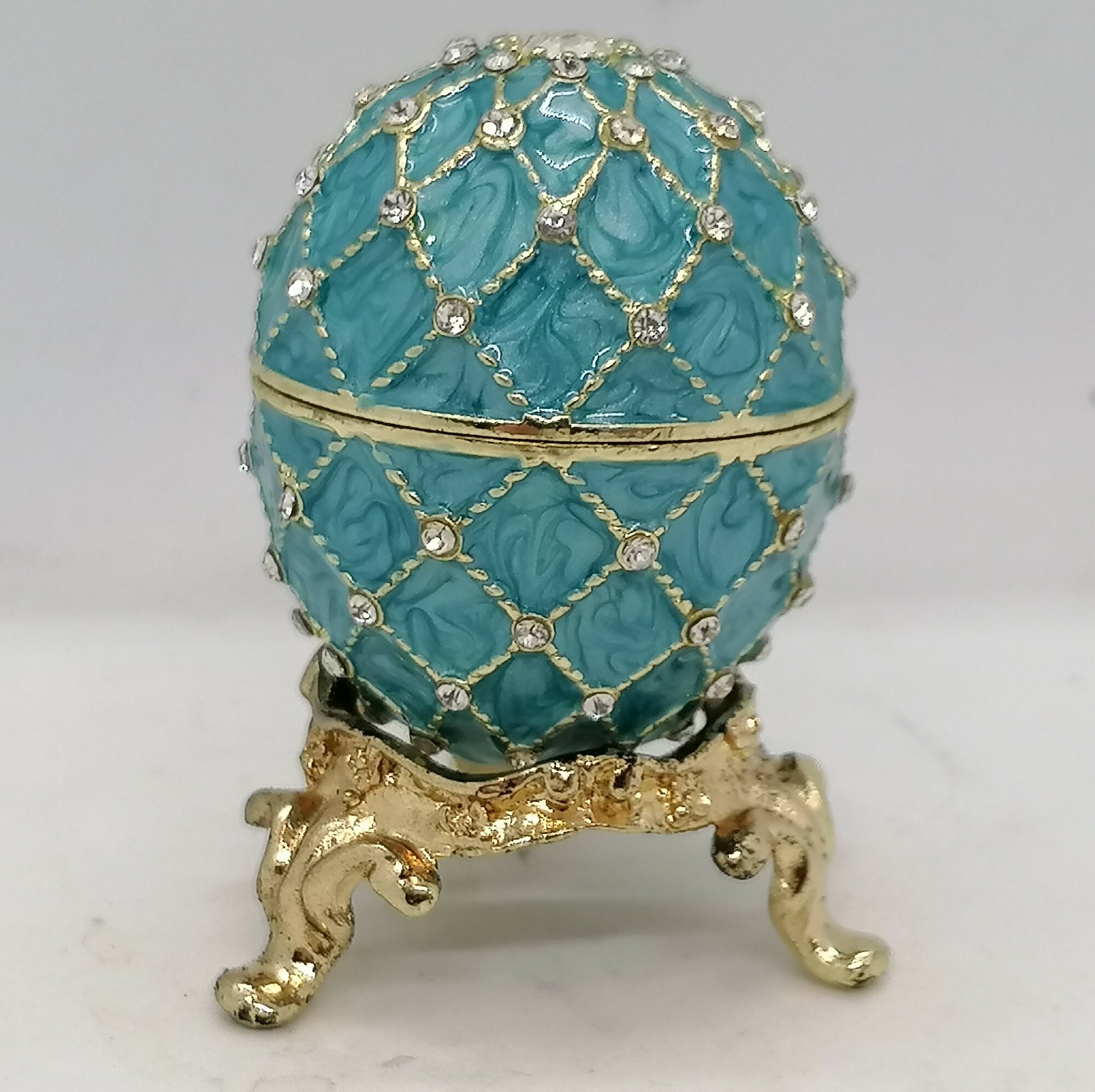 Яйцо Фаберже сетка с орнаментом и стразами на подставке, малое, голубое, арт 90836