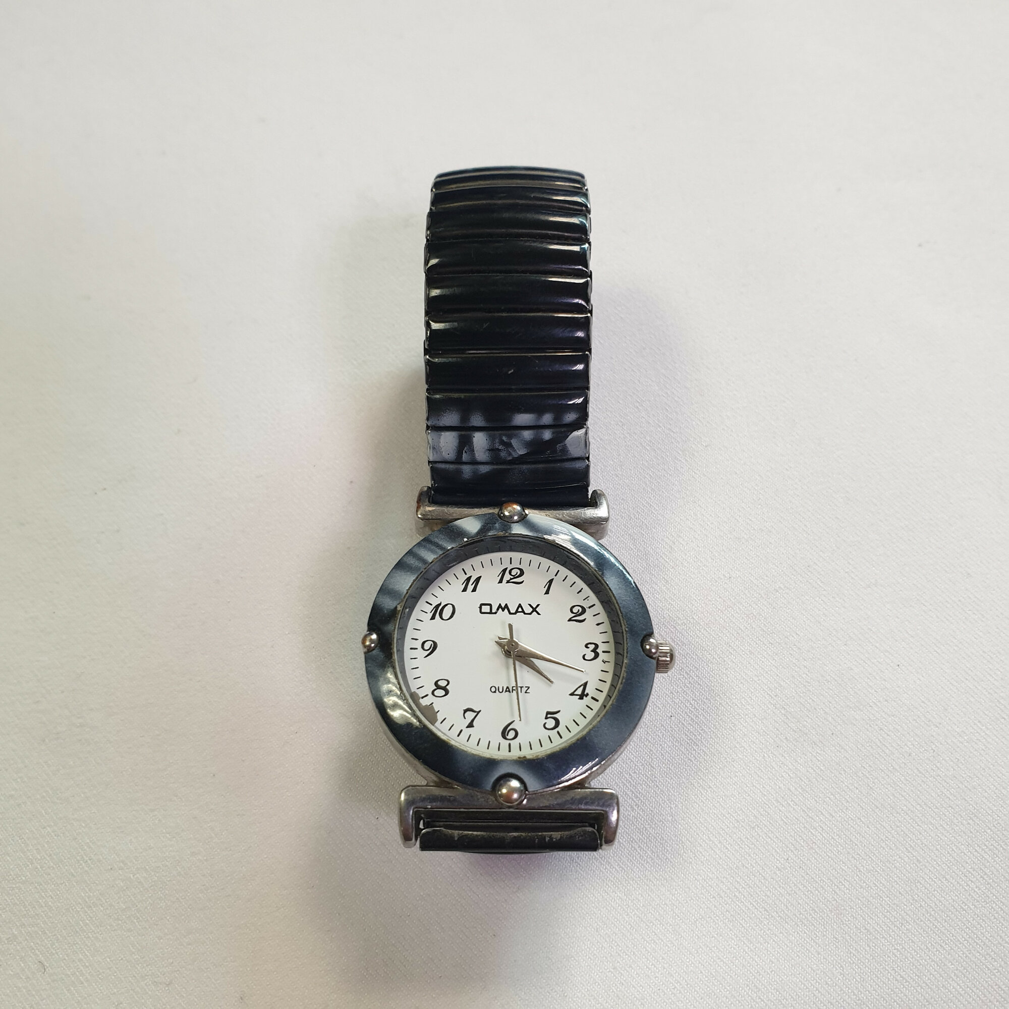 Часы наручные женские Omax, кварцевые, рабочие, ремешок браслетный. Швейцария.