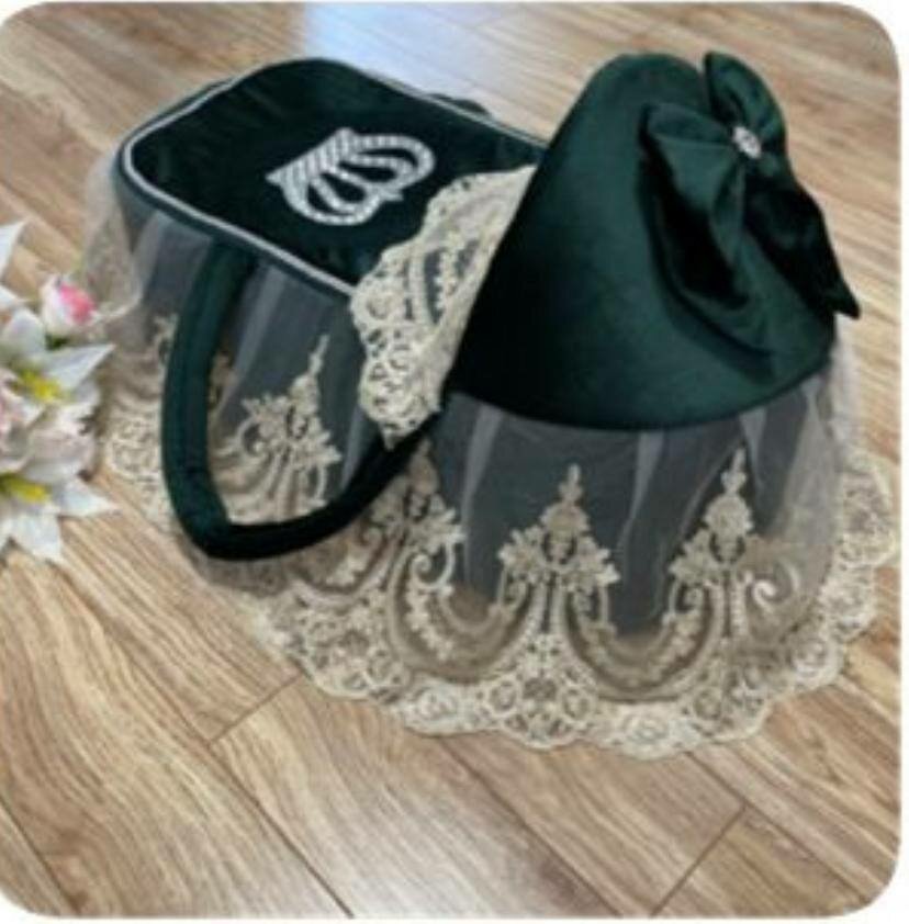 Люлька для новорождённого на выписку в роддом на кристины нарядная зеленая