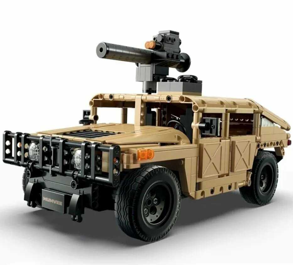 Конструктор военный бронированный автомобиль на пульте управления HumVee, 628 деталейИгровой набор конструктора дл