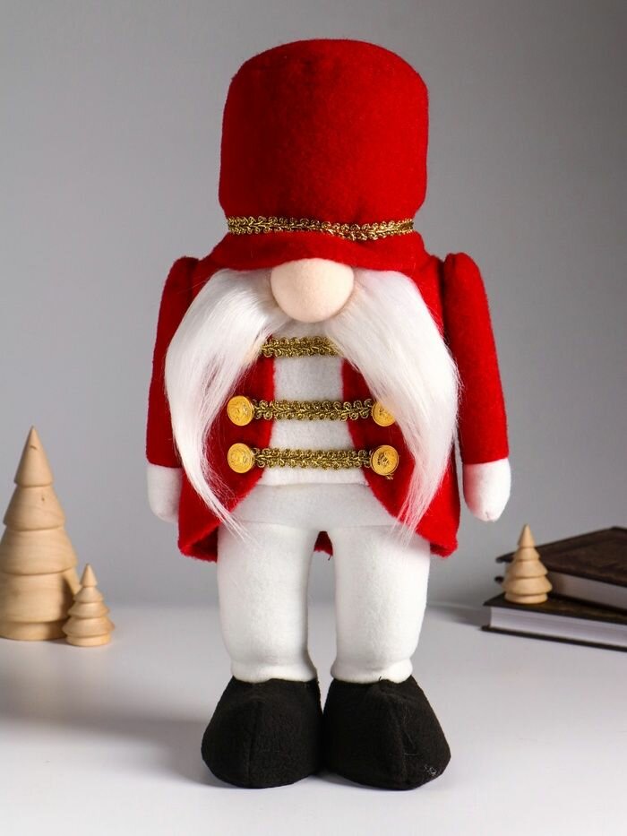 Интерьерная кукла текстильная Гном-генерал в красном мундире , 18 11 33 см