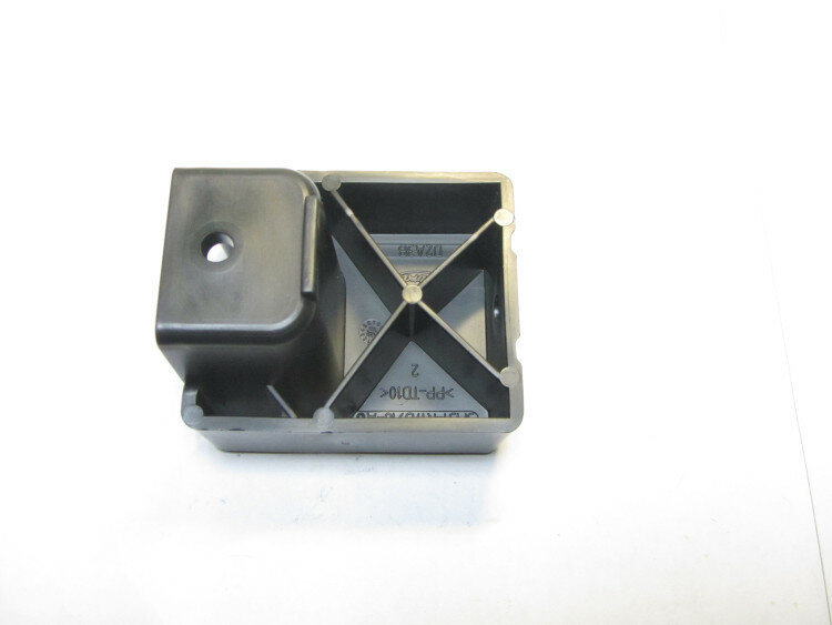 Кронштейн бампера заднего нижний 1349066 3M51R17B918ACФорд Фокус 2 Хэтчбек рестайлинг, - Ford