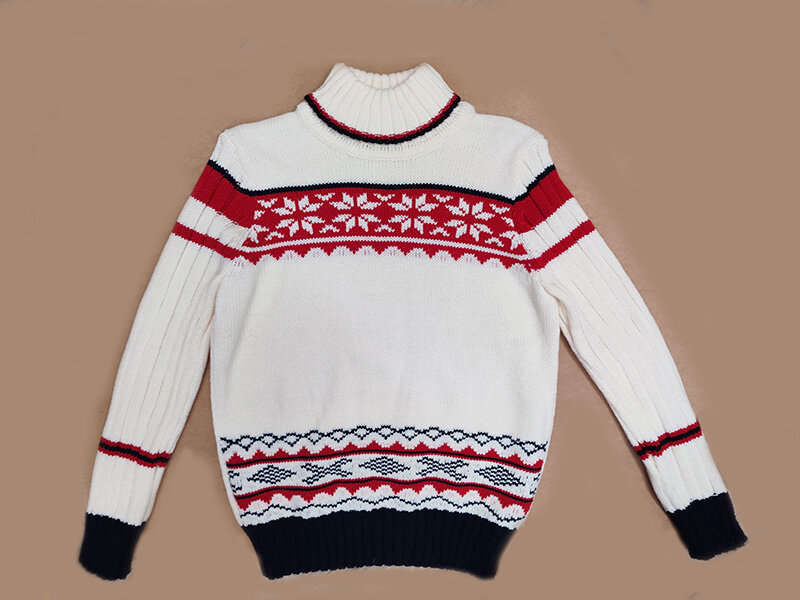 Свитер снежинки