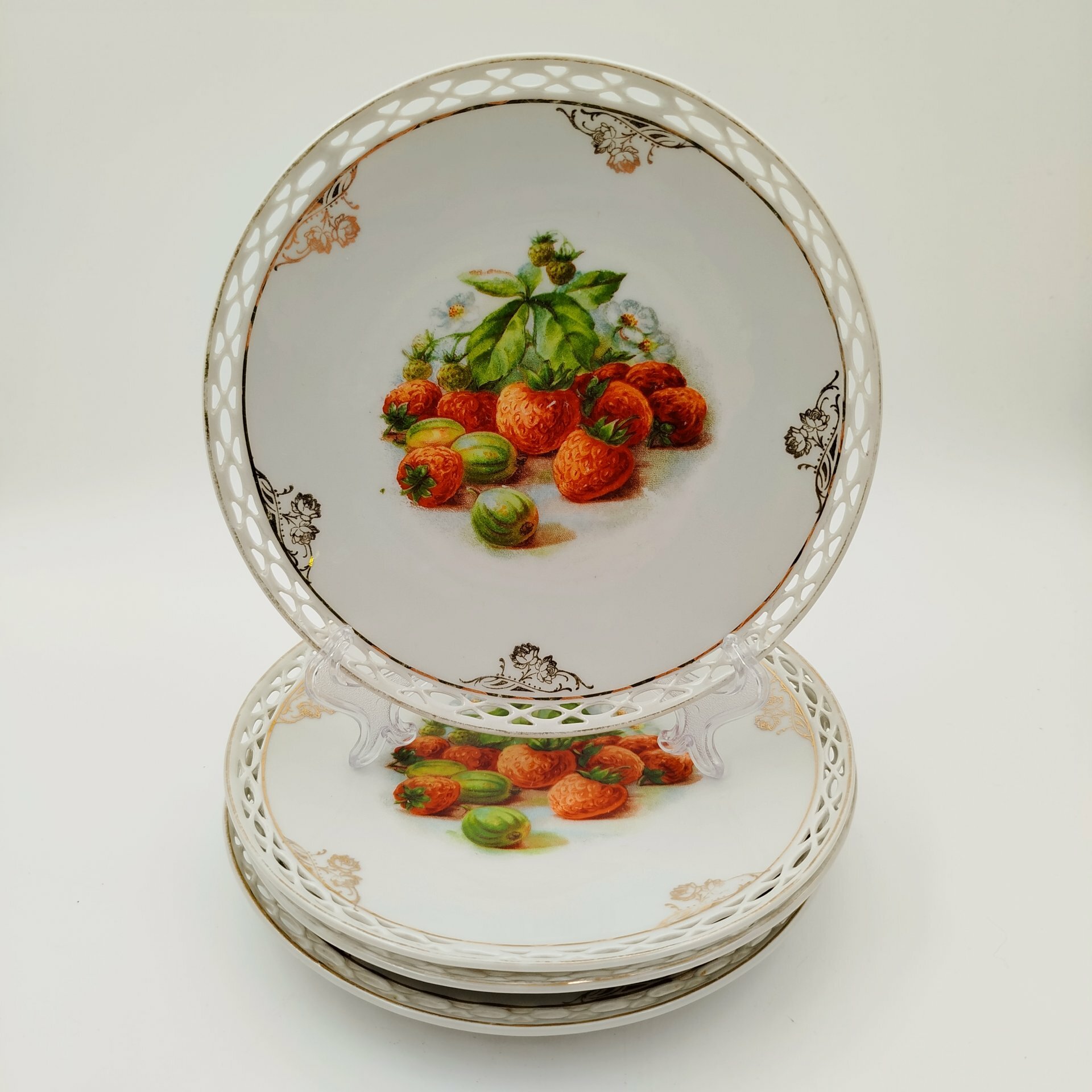 Набор десертных тарелок с прорезным бортом "Ягоды и фрукты" на 4 персоны, фарфор