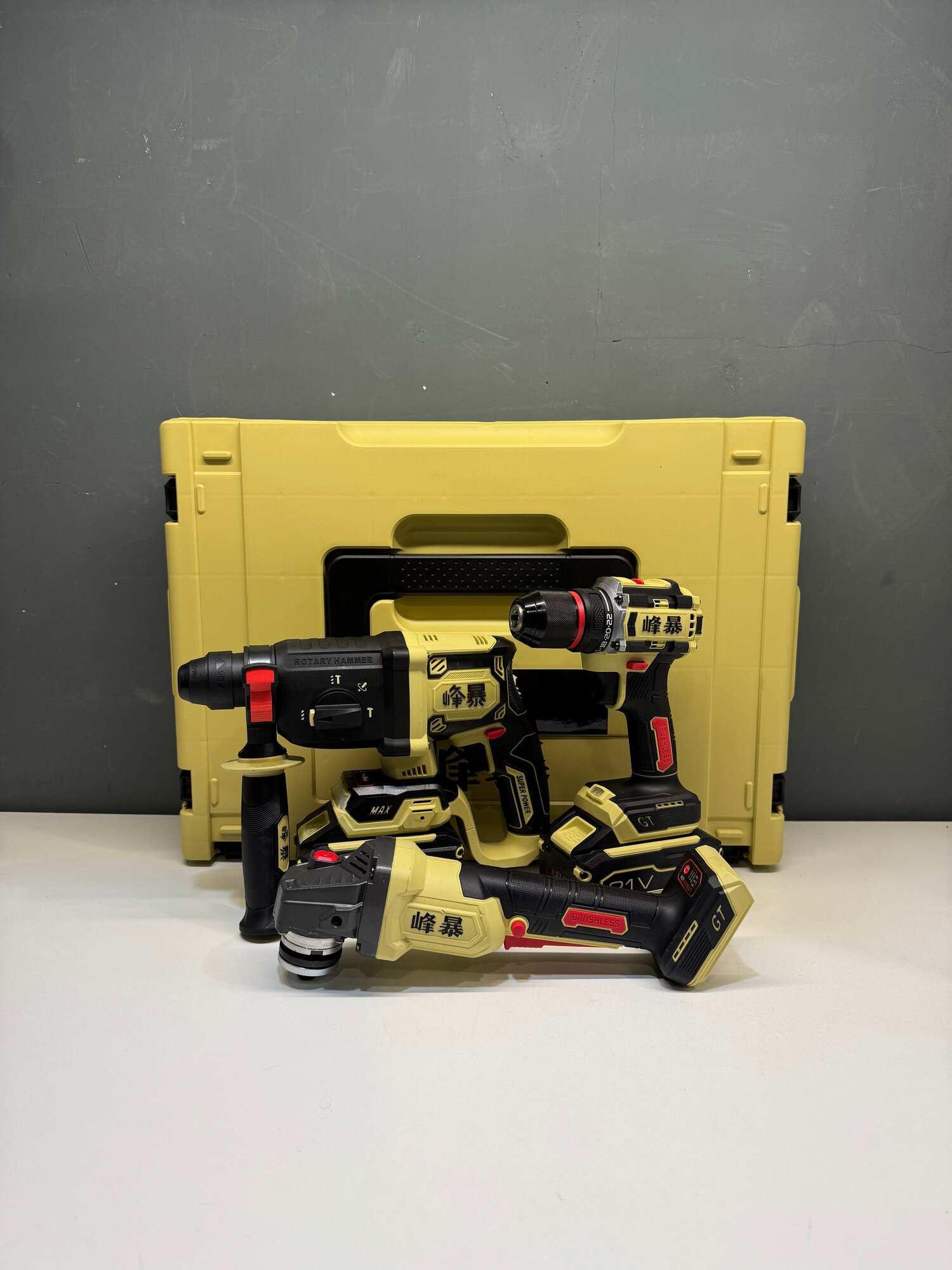 Набор инструментов Feng Bao 3 в 1, перфоратор 05-24Max, Ушм 5230, шуруповерт 2113, два АКБ по 6 Ач, зу, кейс.