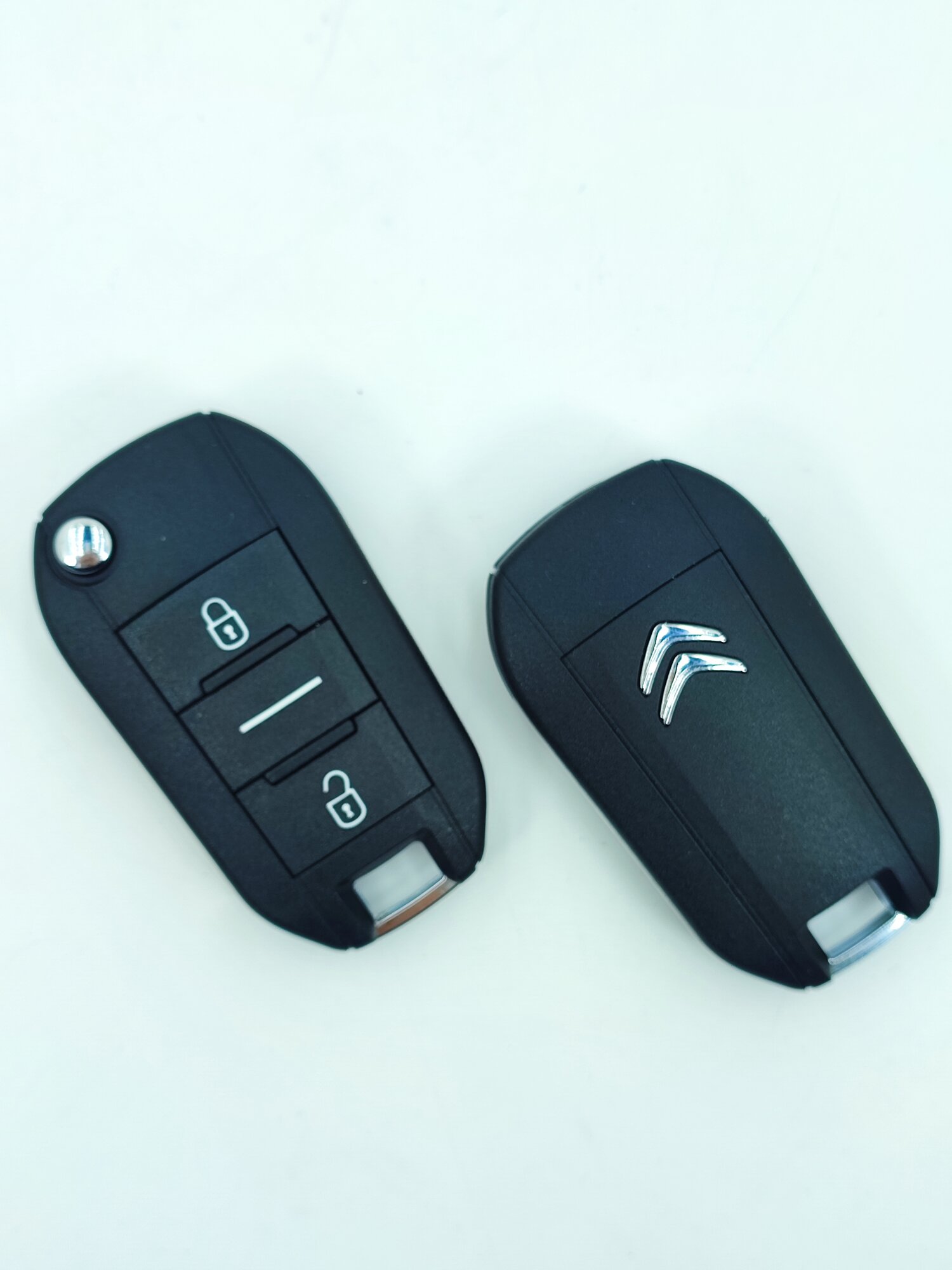 Корпус ключа зажигания Citroen Ситроен 2 кнопки лезвие с проточкой HU83