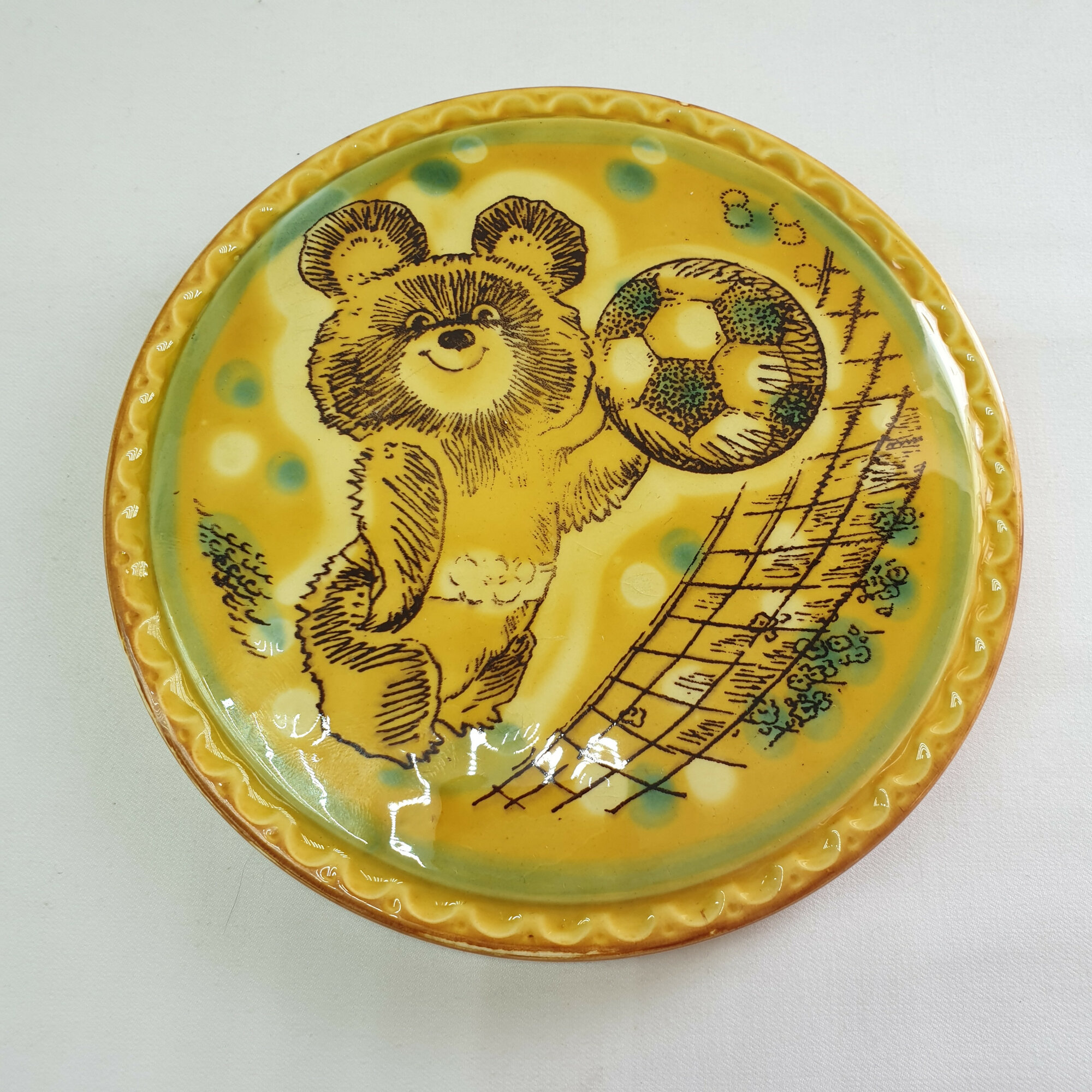 Винтажное панно настенное Олимпийский Мишка, футбол, фаянс, деколь, (Конаково). Винтаж, СССР