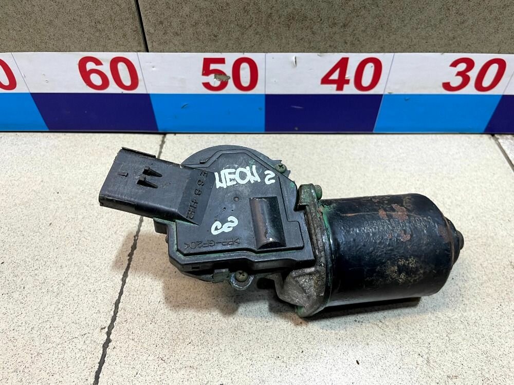 Моторчик стеклоочистителя передний Plymouth Neon