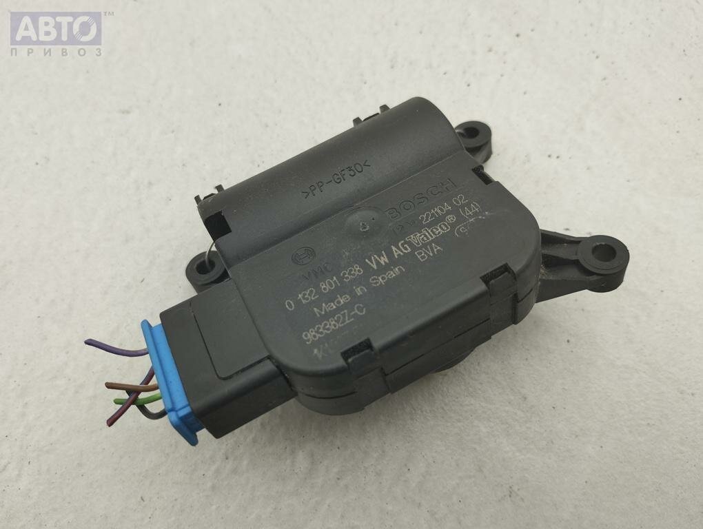 Моторчик заслонки отопителя Volkswagen Golf-5