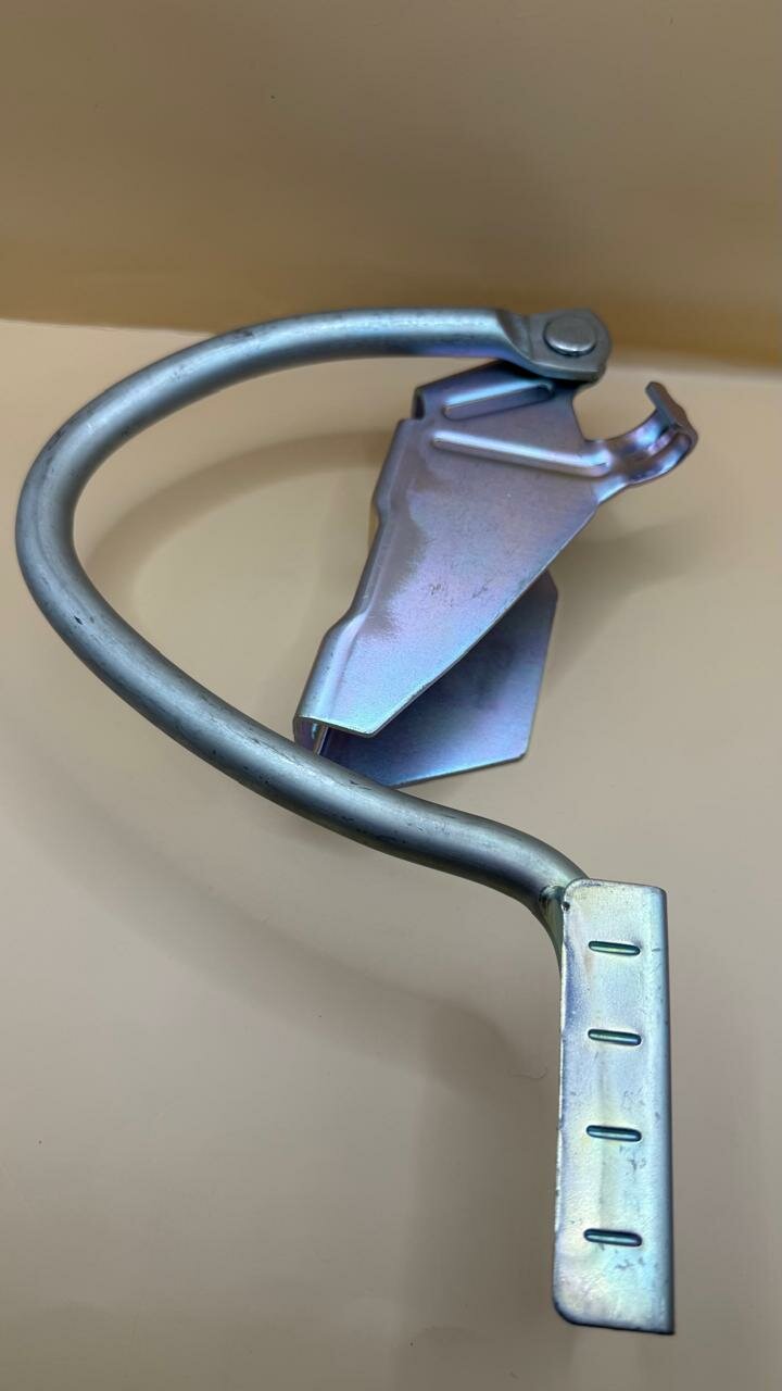 Петля капота JAC 8402400R001, правая, для Sollers Atlant Jac Sunray
