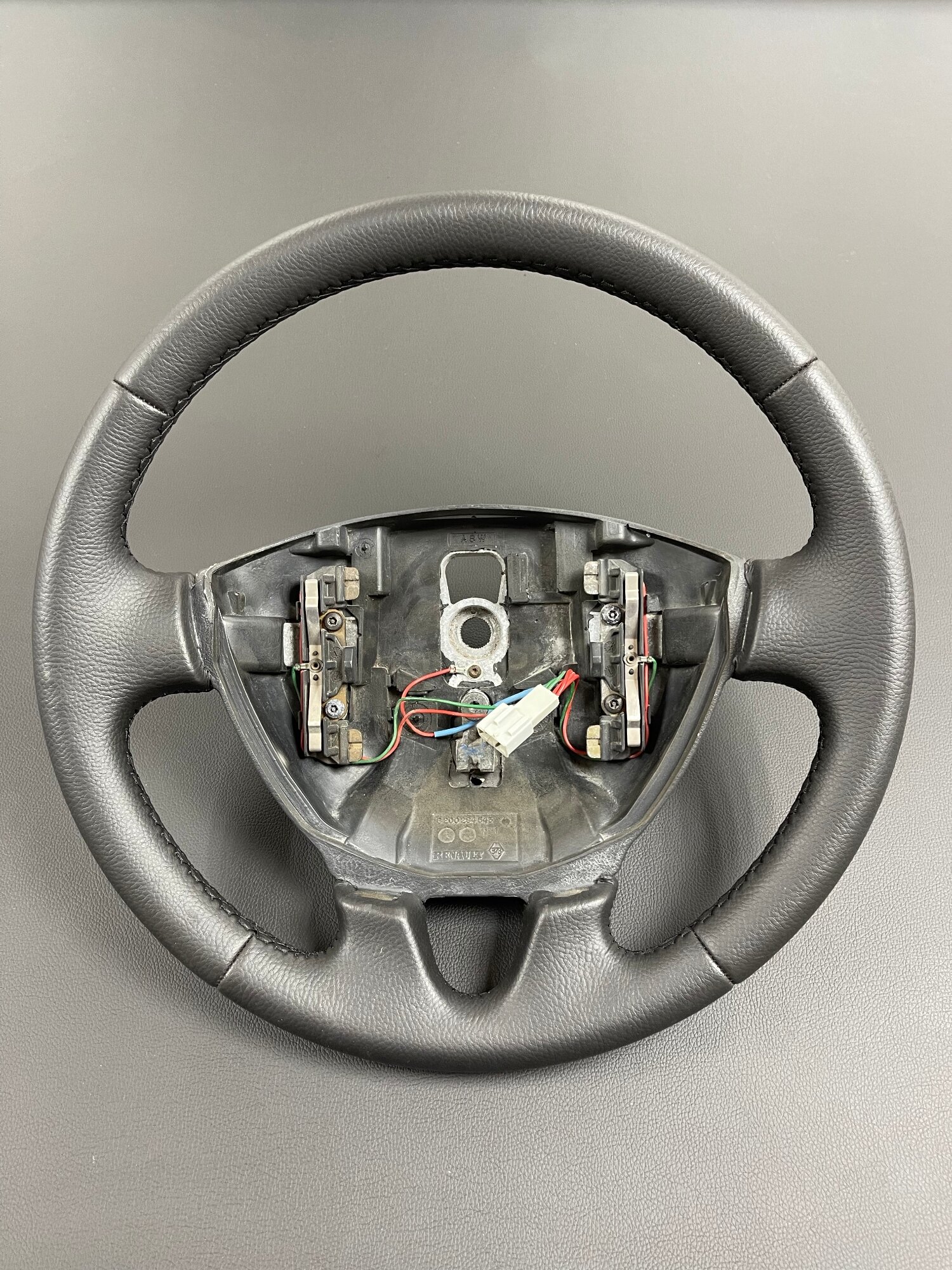 Руль Renault Laguna II Rest. Б/У после перетяжки.