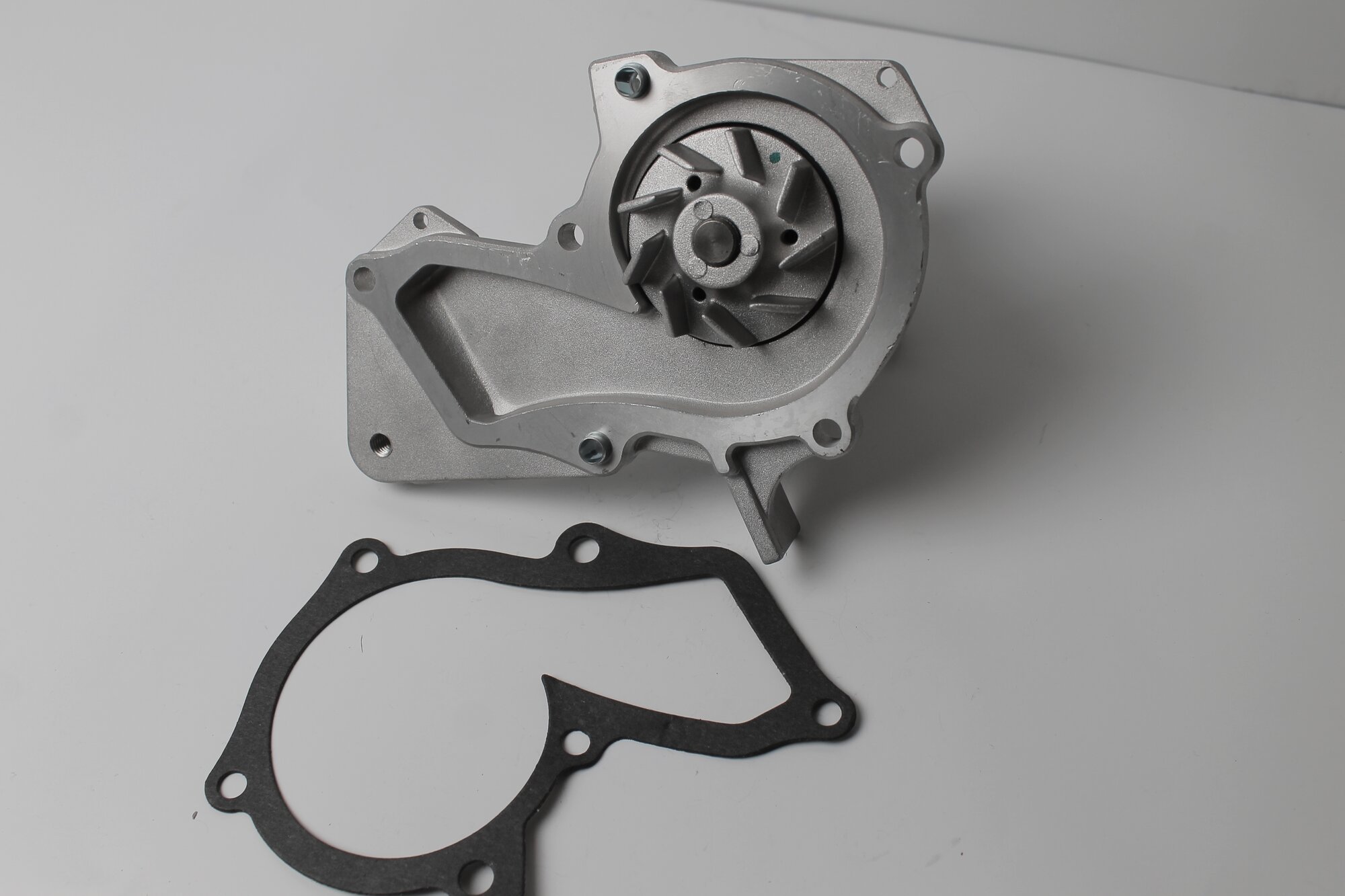 Насос водяной помпа двигателя VOLKSWAGEN Passat B5 SKODA Octavia A4 AUDI A3 8L, 1.8-2.0