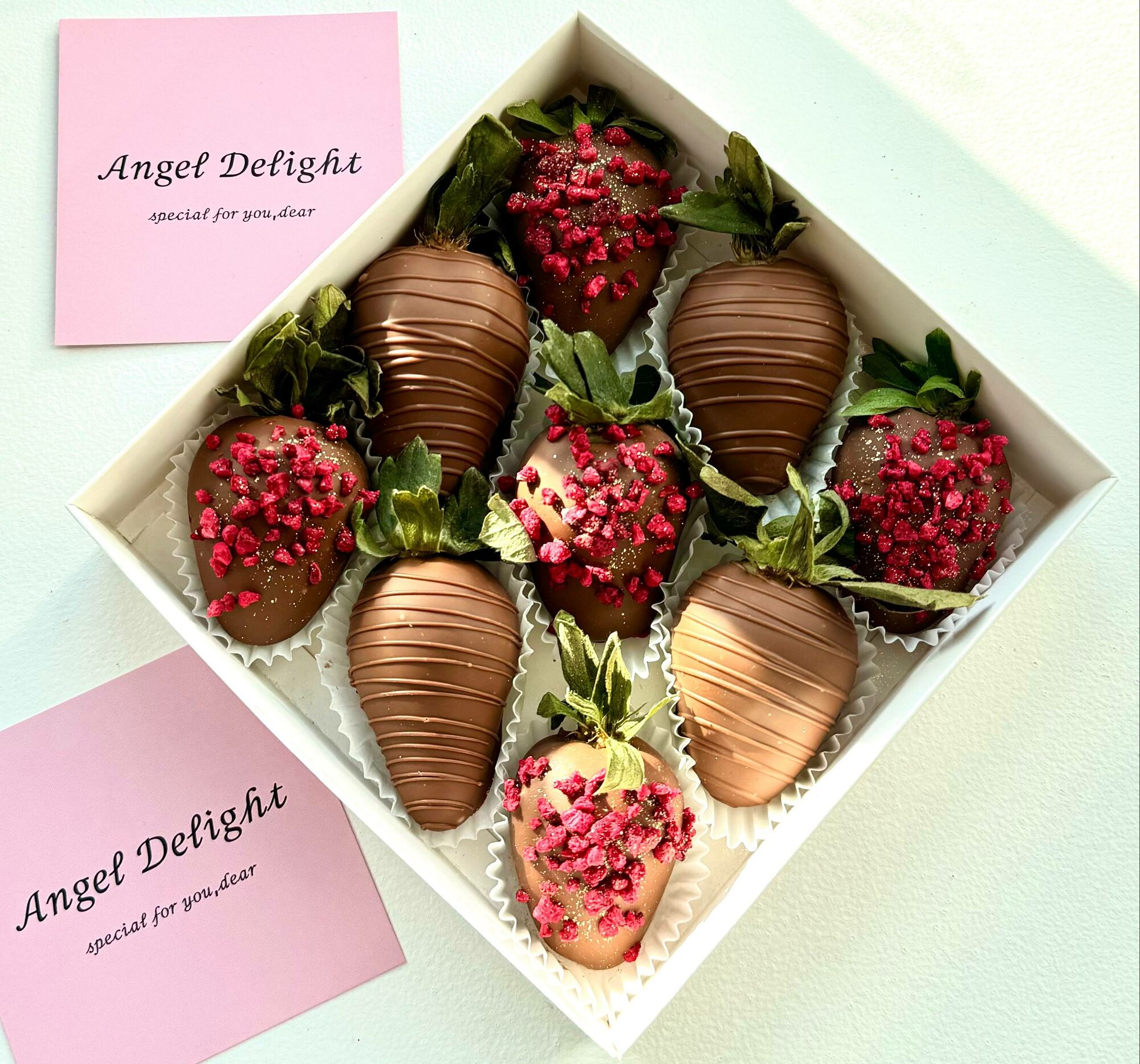 Подарочный набор Angel Delight "Charmix", клубника в молочном шоколаде(9-16 ягод)