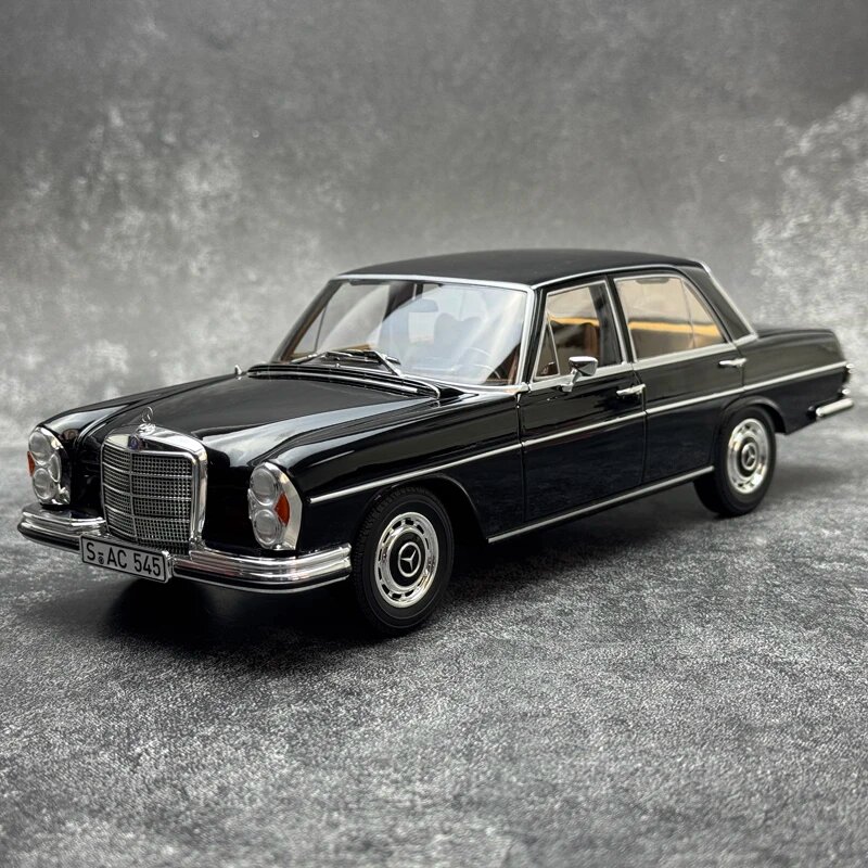 Модель автомобиля Norev 1/18 Mercedes-Benz 280SE 1968