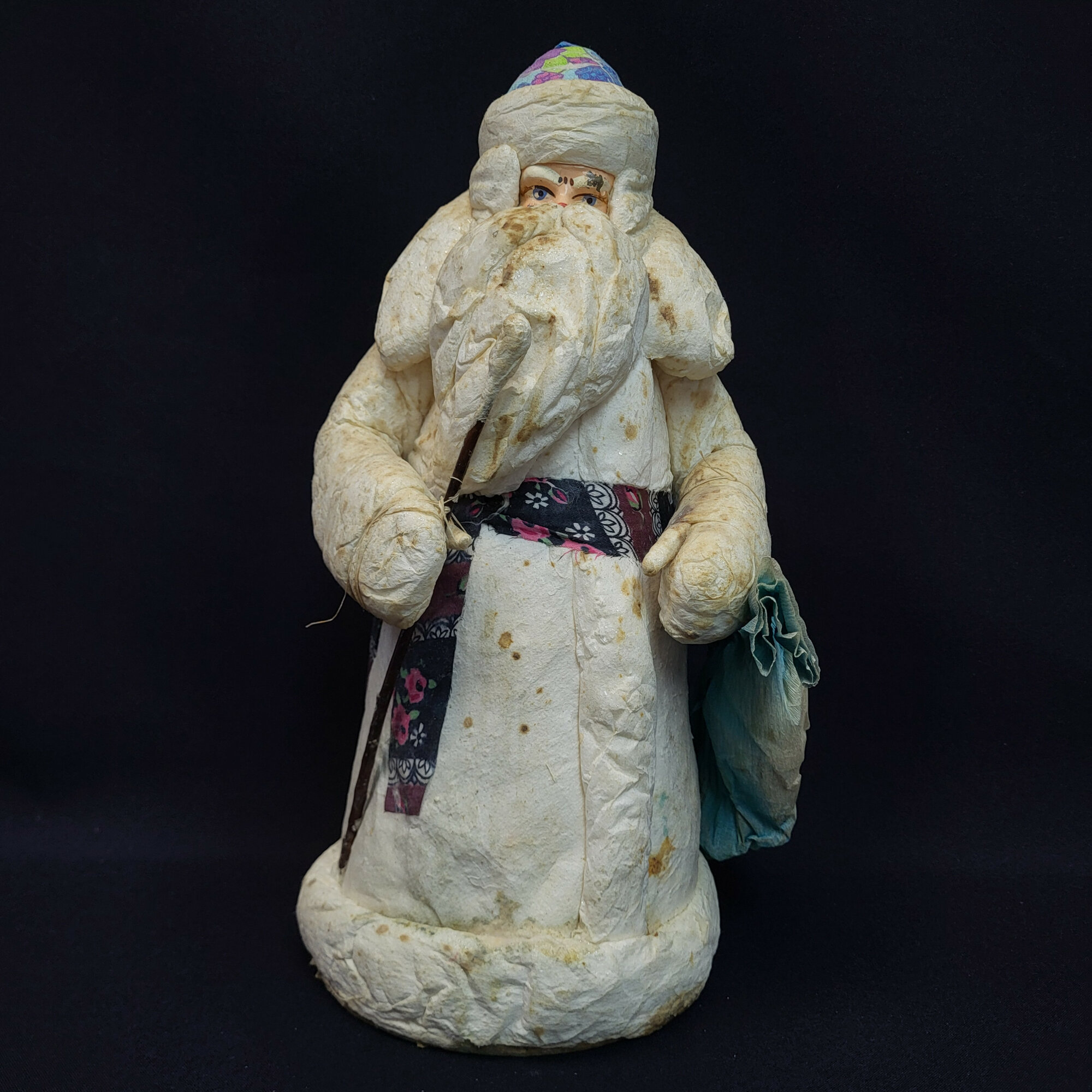 Винтажная новогодняя фигура СССР. Дед Мороз из ваты с посохом и мешком для украшения интерьера