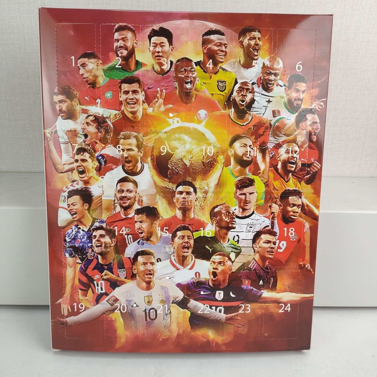 Набор фигурок футболистов «Чемпионат мира» в закрытой коробке из ПВХ. В мир футбола прибыл набор «Футбольная звезда в закрытой коробке».