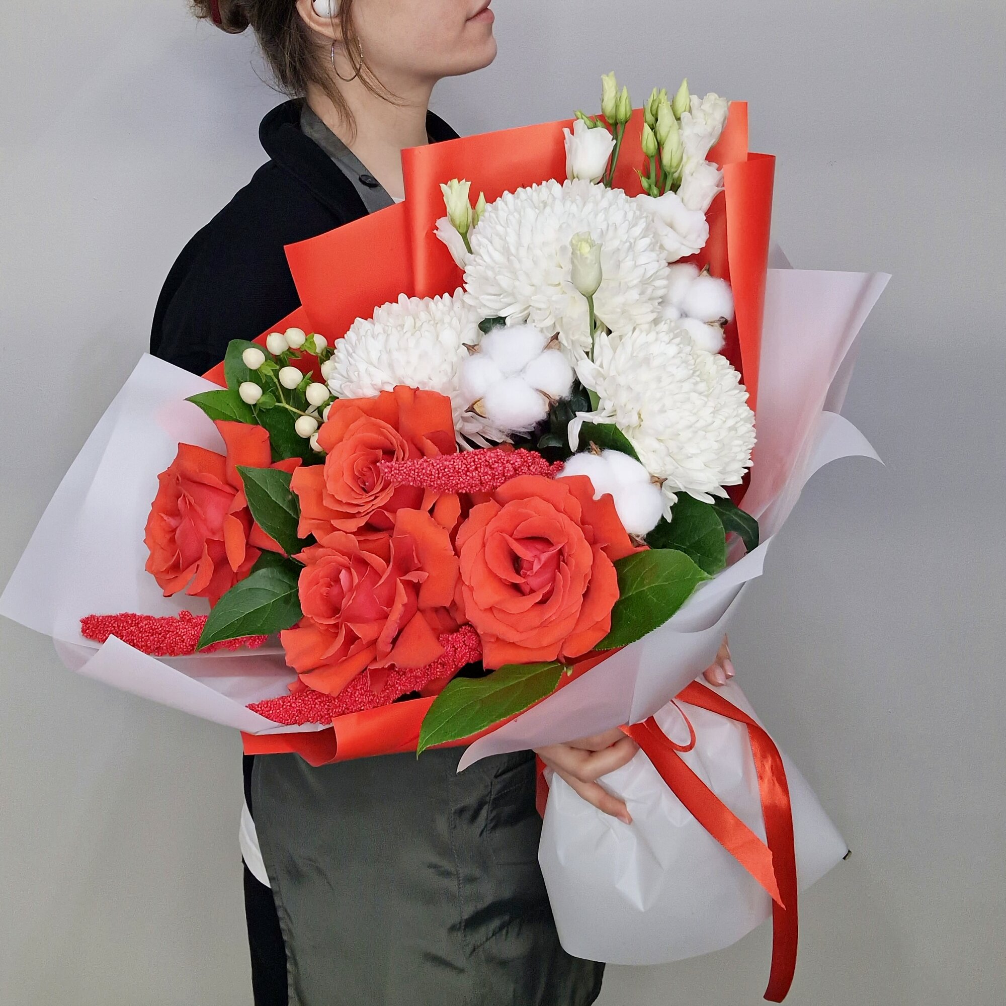 Букет цветов "Шёлк и бархат", высота 50 см, роза, хризантема одноголовая, хлопок