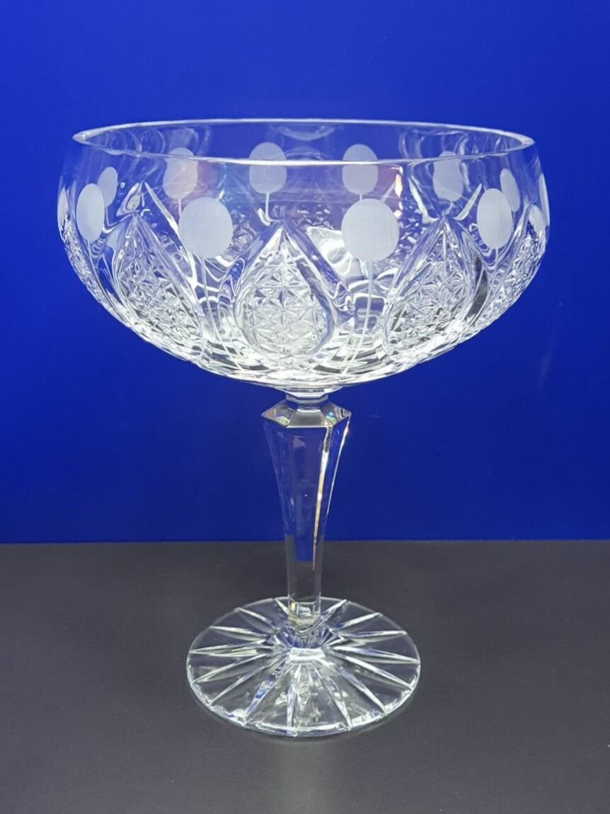 Ваза конфетница на высокой граненой ножке, хрусталь, алмазная грань, ДХЗ, винтаж СССР, 70е