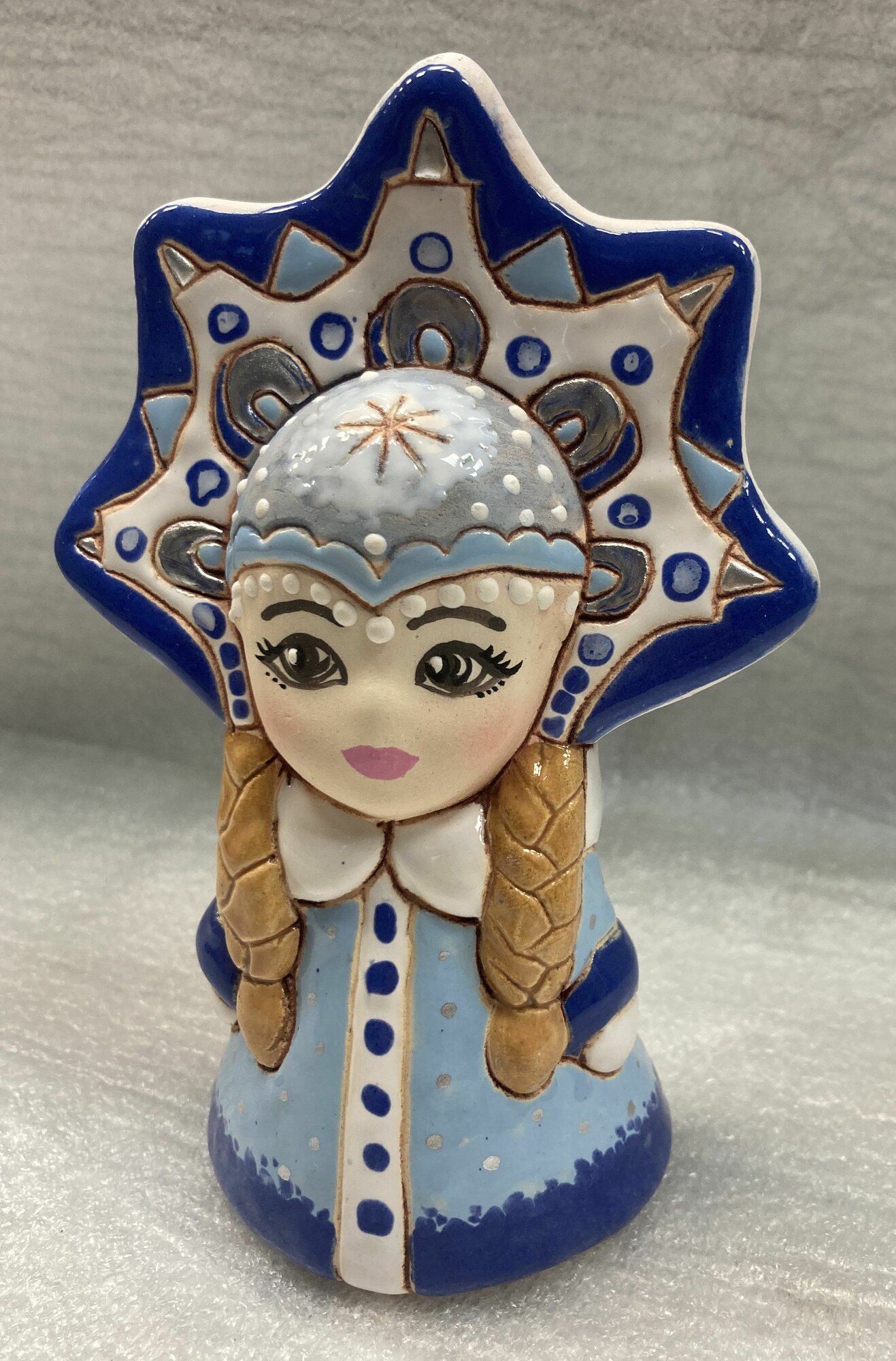 Арт-салон на Октябрьской статуэтка авторская "Снегурочка", керамика 14х9х6 см.