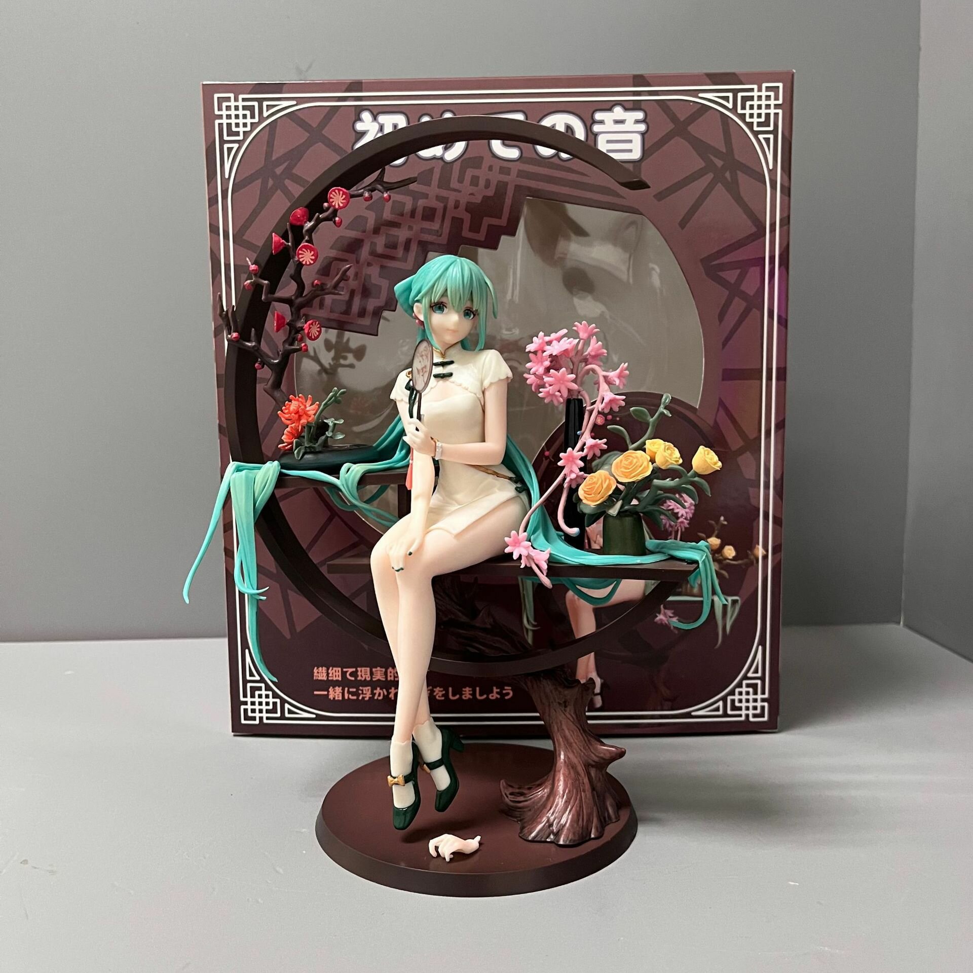 Фигурка Hatsune Miku, коллекционная модель, 1/7 Scale, в фирменной коробке с комплектом съёмных лиц