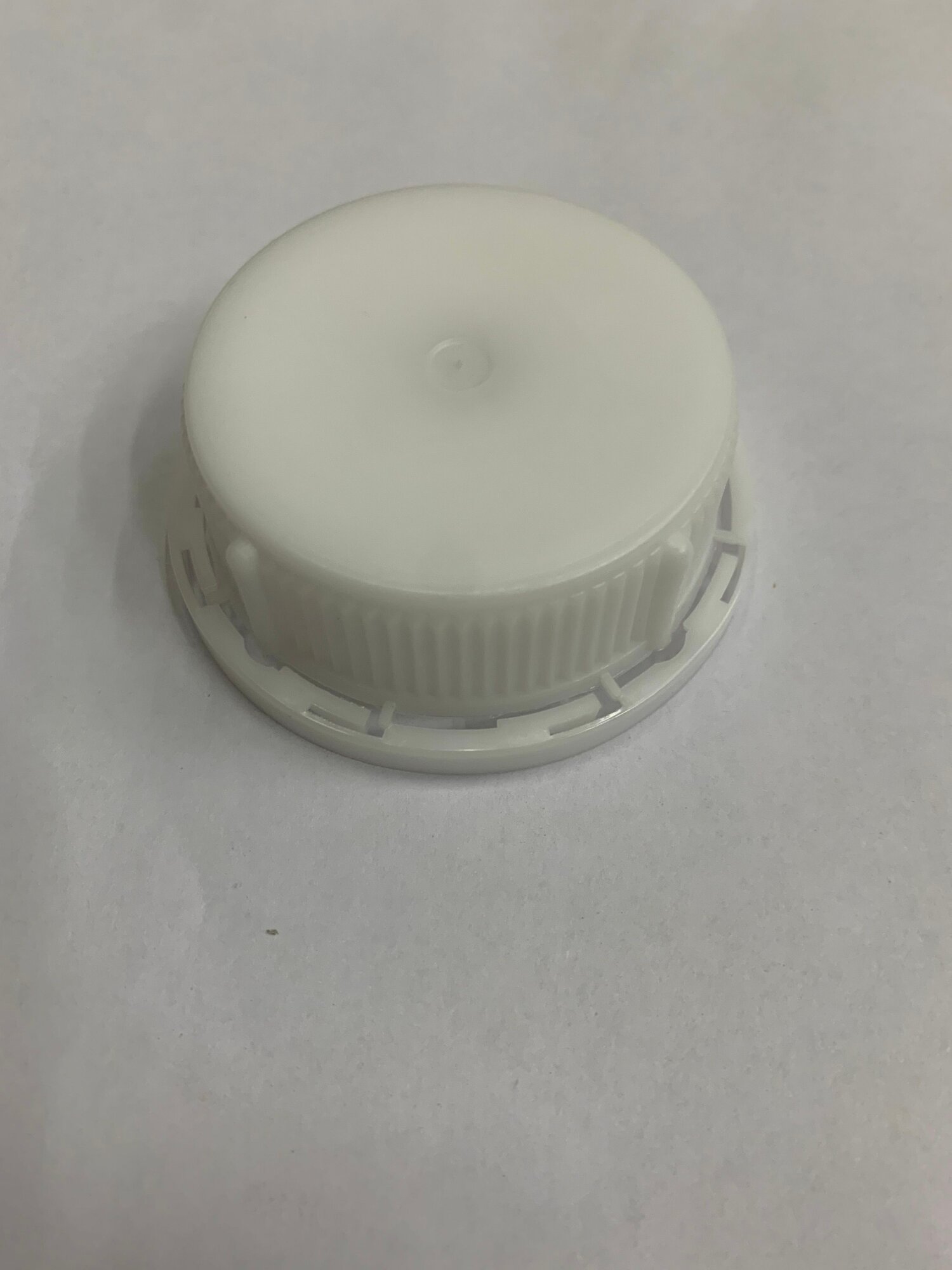 Крышки 2 шт белые для пластиковой канистры с наружным диаметром резьбовой части горловины канистры (вместе с резьбой !) 54-55мм