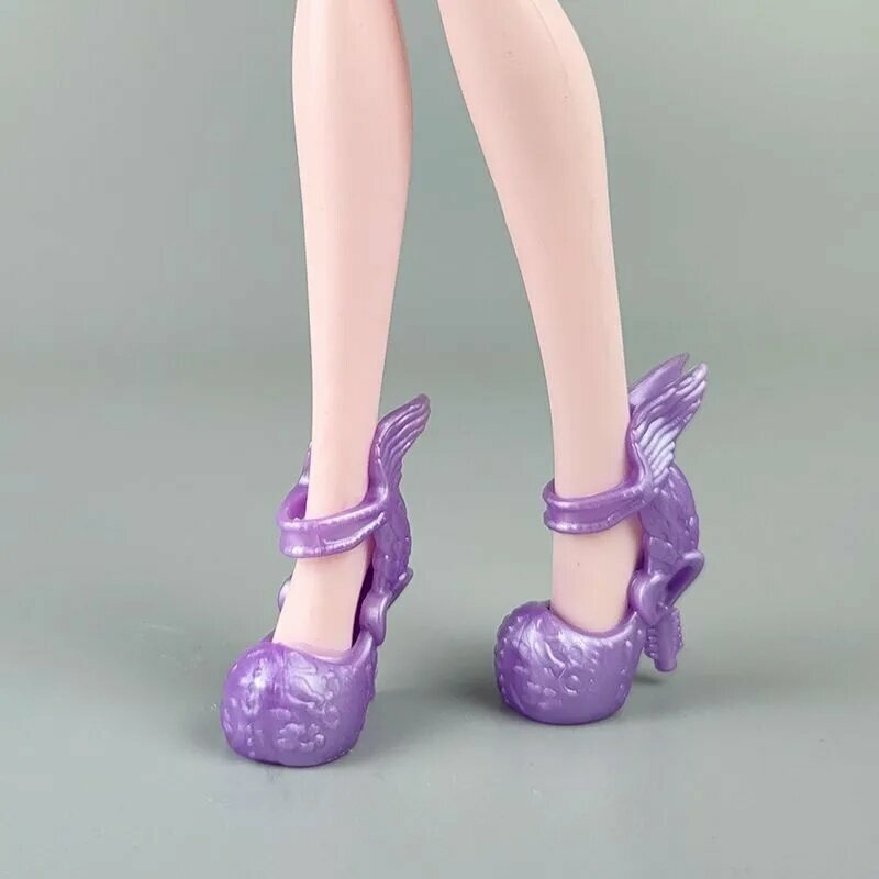 Туфли подходят для кукол Monster High