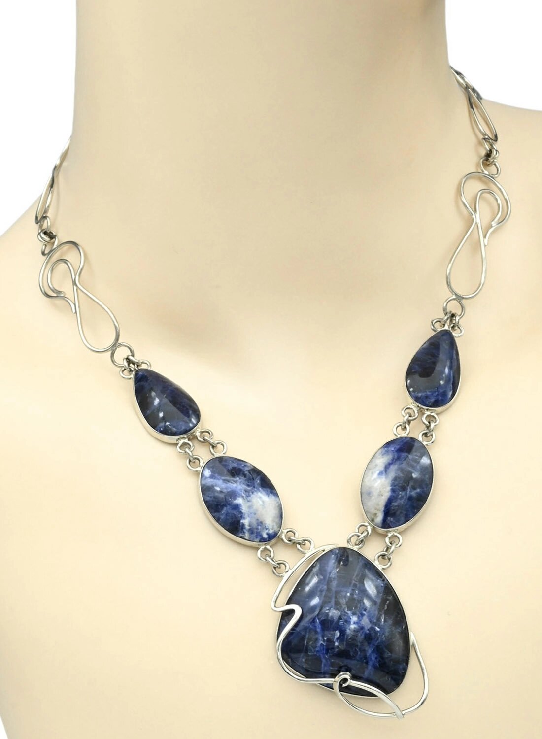 Колье, содалит