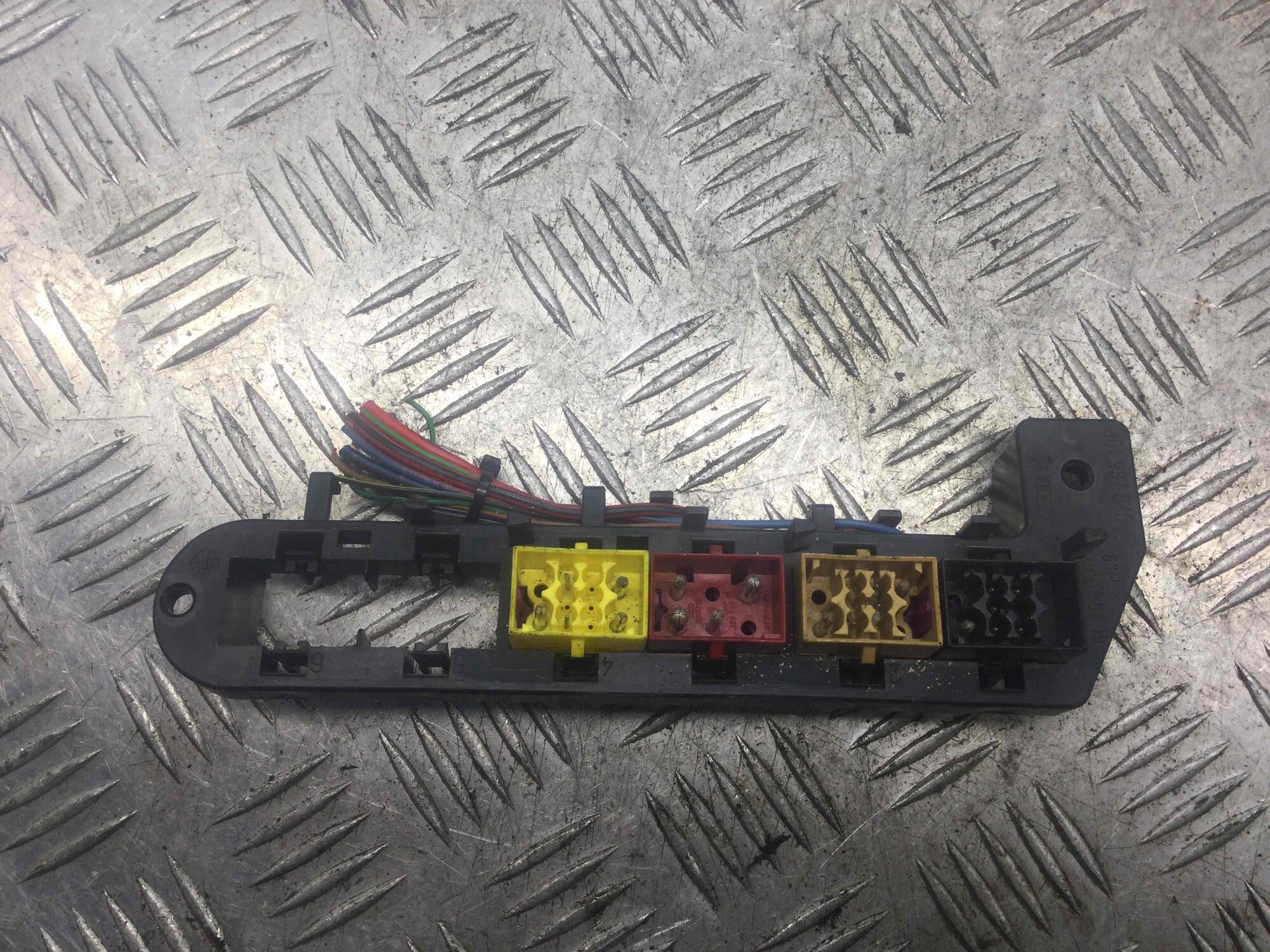 Б/У Блок реле Volkswagen Passat B5 (1996-2000) 1999 г.