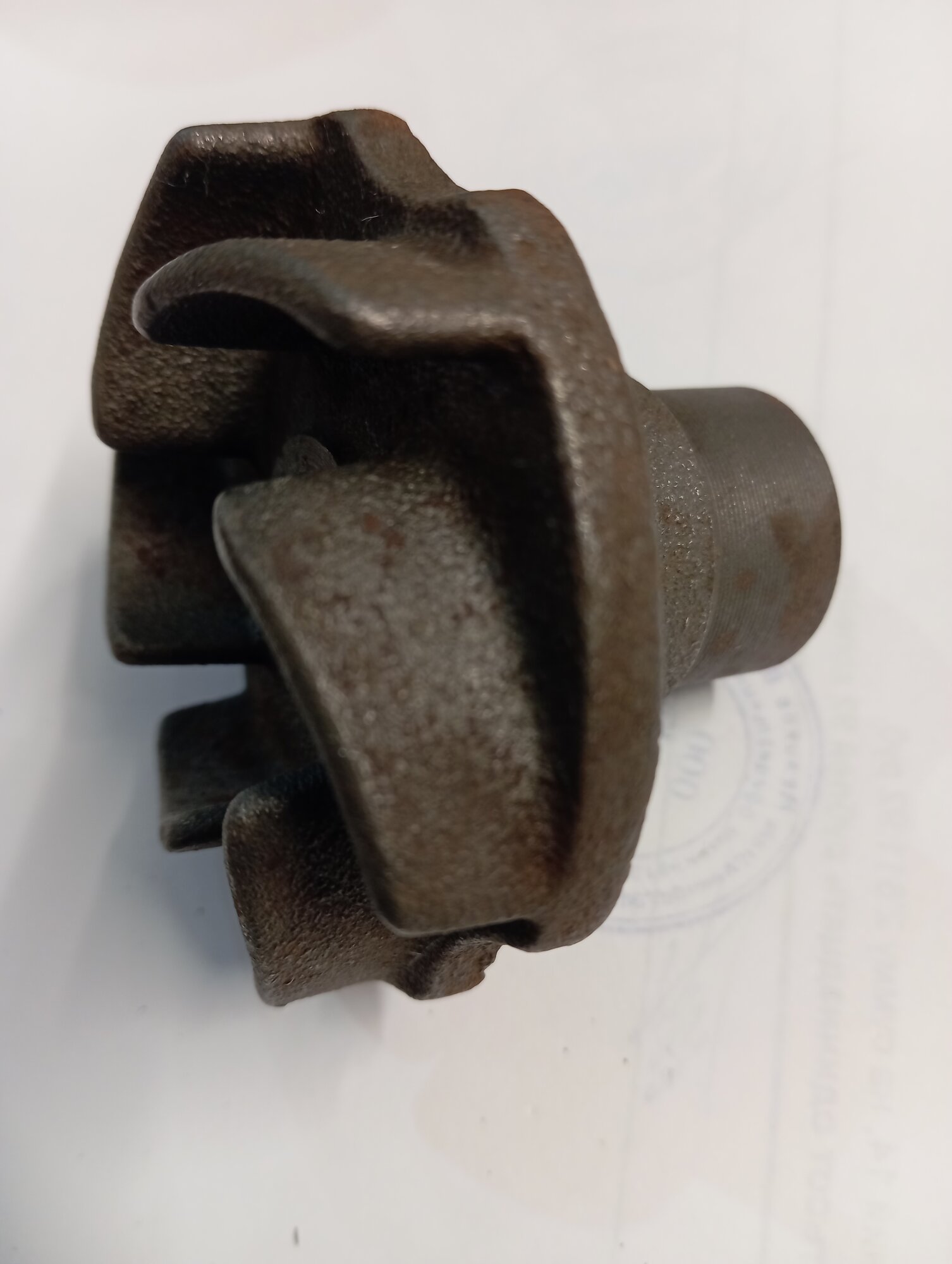 Крыльчатка водяного насоса ваз 2101-2107 чугунная.