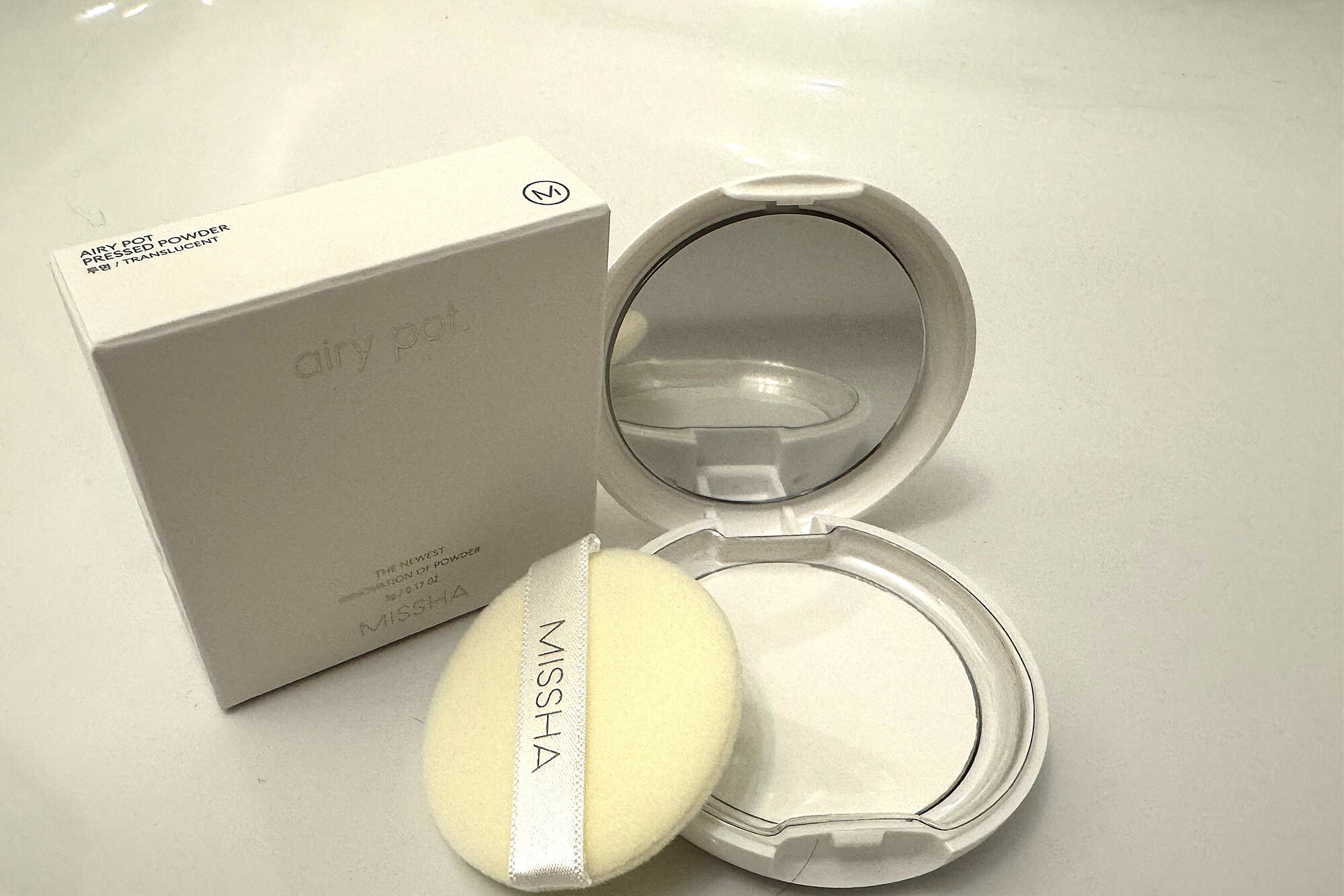 Матирующая пудра для лица AIRY POT PRESSED POWDER Translucent Бесцветная 8 гр