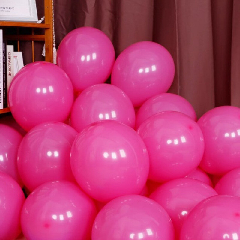 Оформление сцены с воздушными шарами для выпускного, открытия, свадьбы, дня рождения. Арка из латексных утолщенных красных шаров.