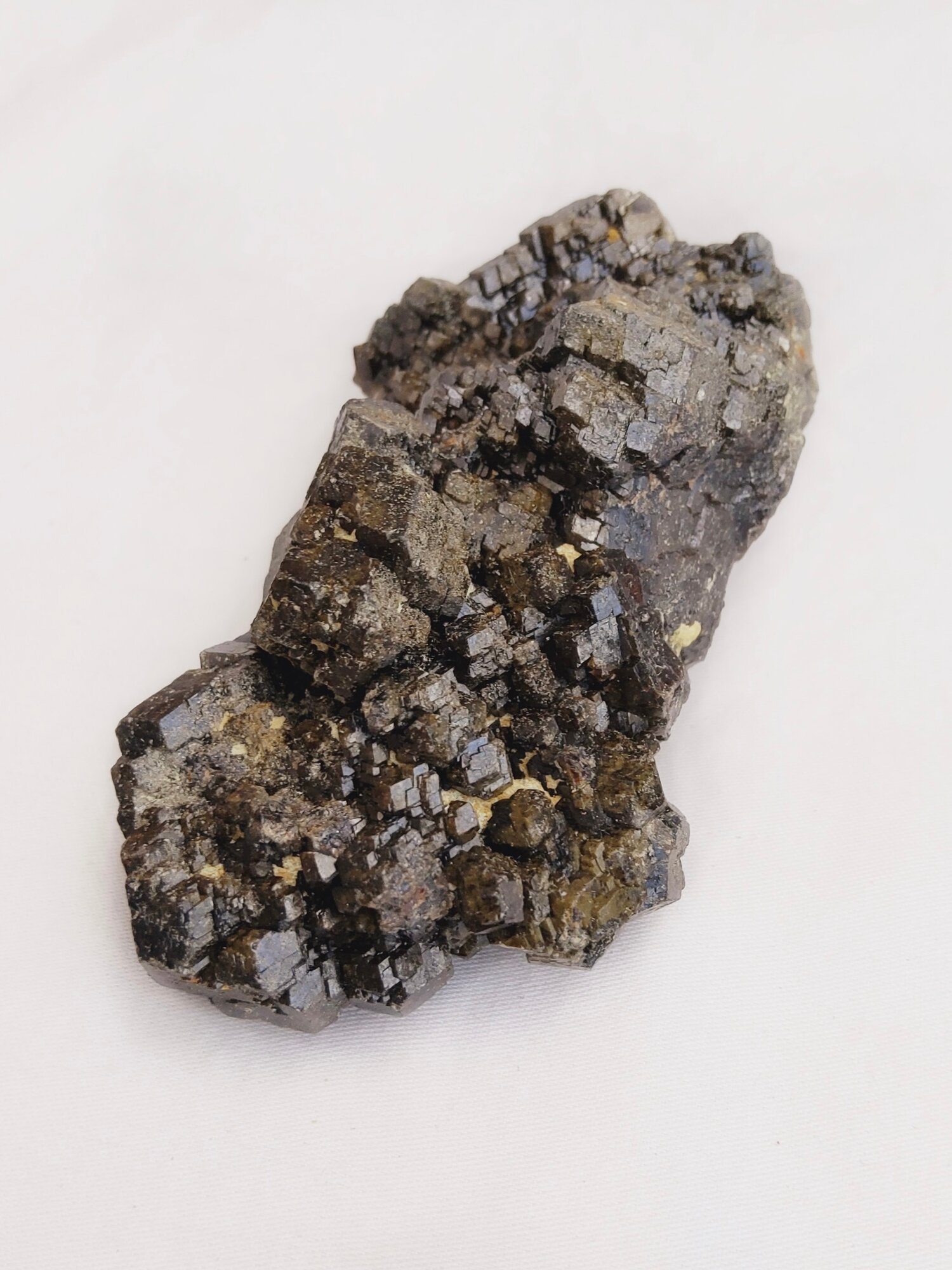 Друза натуральный камень гранат меланит (андрадит) вес 102 гр