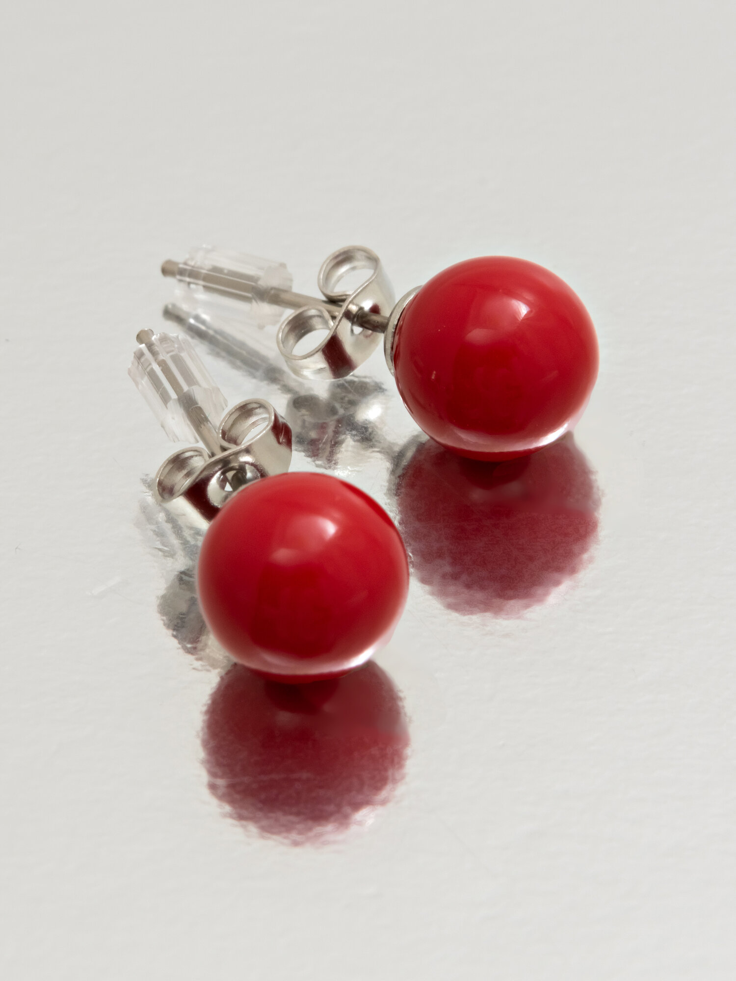 Серьги пусеты, коралл синтетический