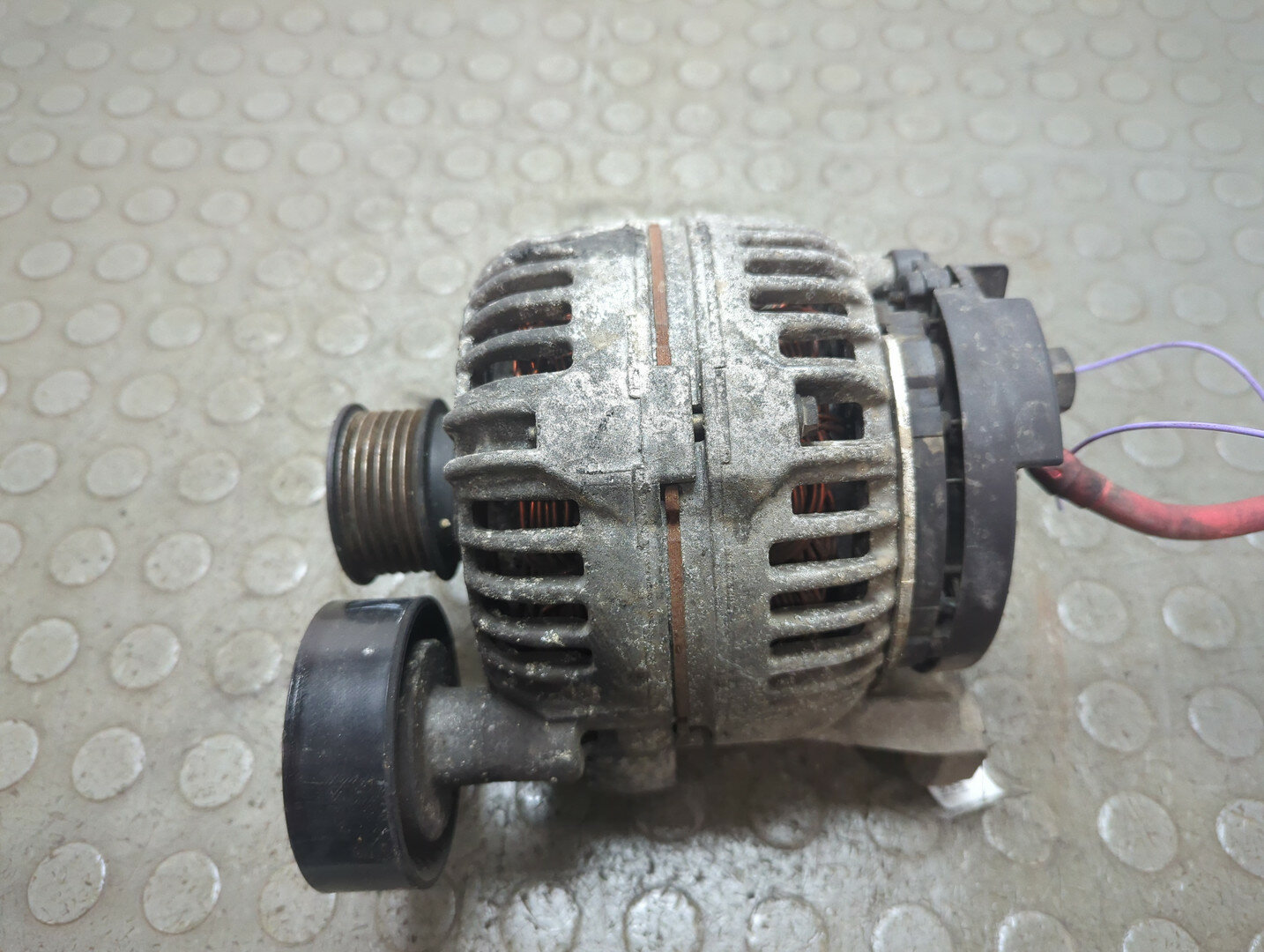 Генератор BMW X3 E83 Б/У