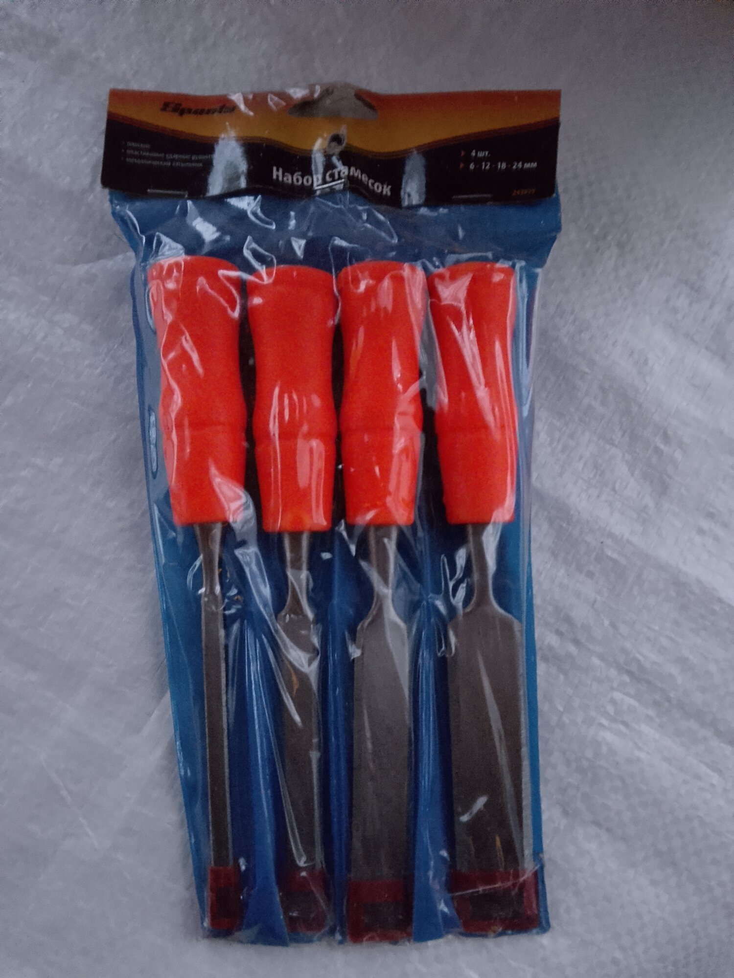 Набор стамесок SPARTA, в наборе 4 стамески 6 - 12 - 18 - 24 мм, плоские, пластиковые ударные рукоятки, металлический затыльник.